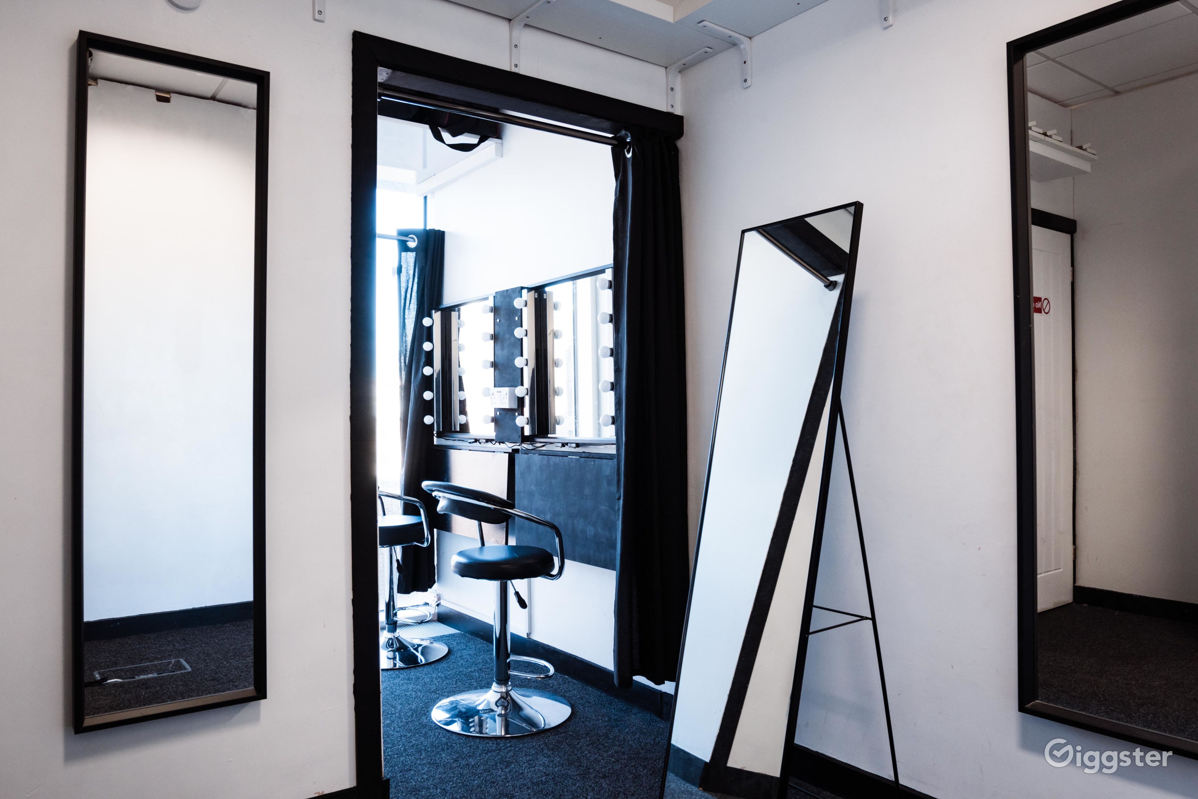 Podcast Studio (Colours) | Rent this location on Giggster