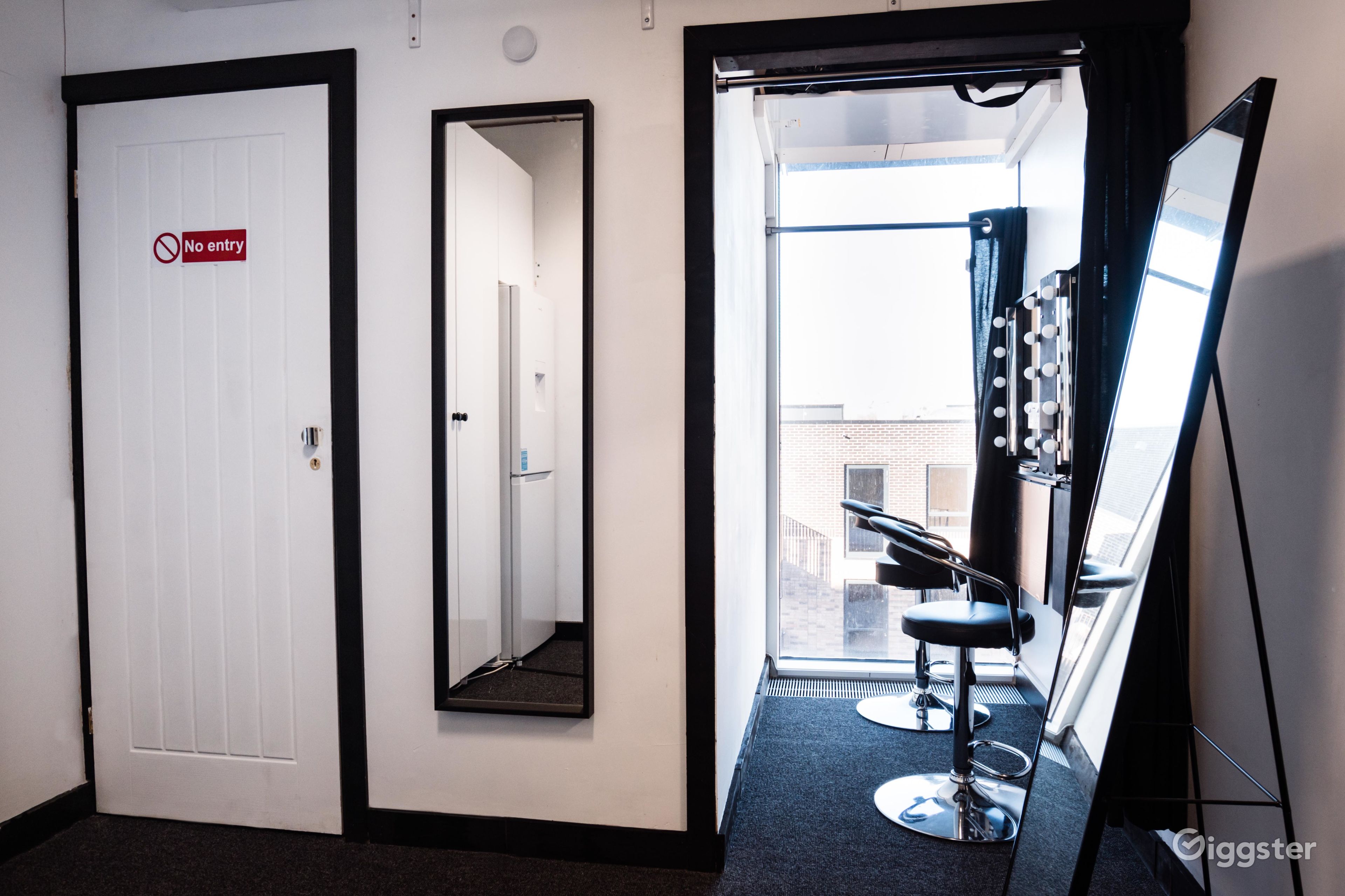 Podcast Studio (Colours) | Rent this location on Giggster