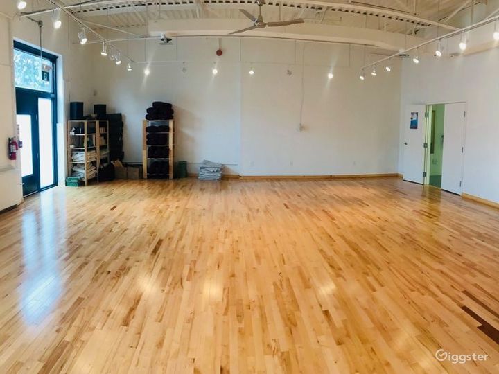 Prime Downtown Open Concept Fitness Facility | Rent this location on ...