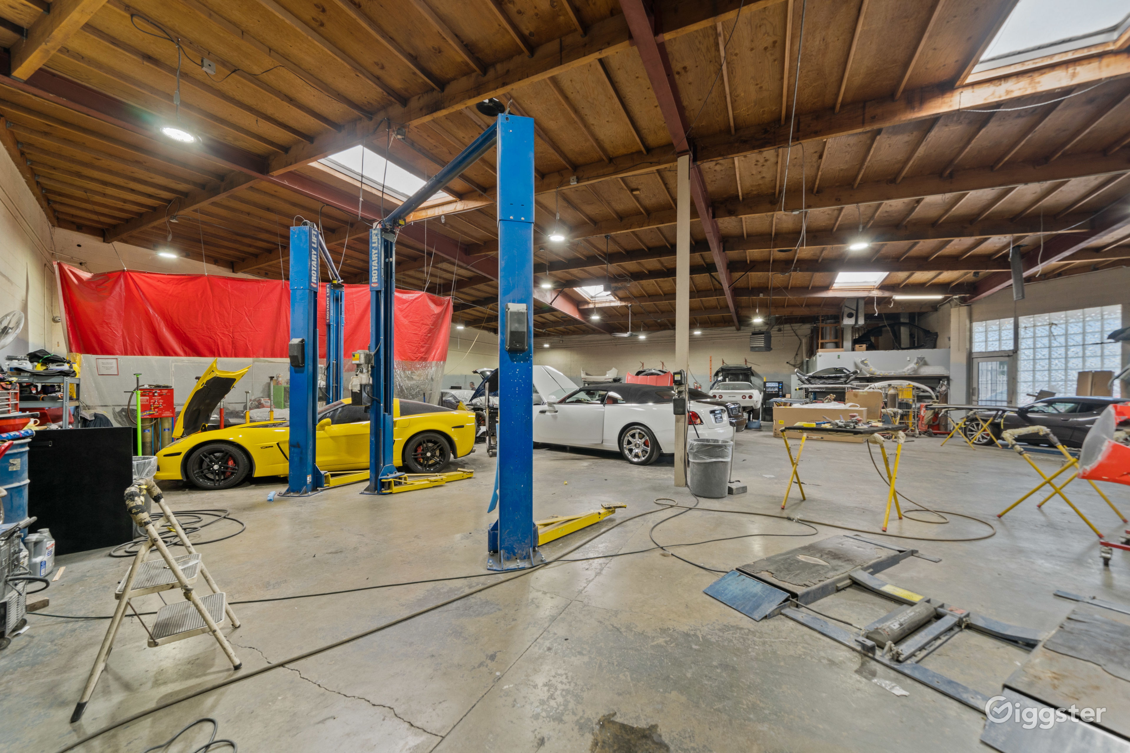 HOLLYWOOD EXOTIC CAR GARAGE | Rent this location on Giggster