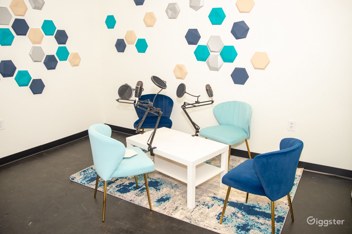 Colorful, Unique Studio with Multiple Sets, Props | Rent this location ...