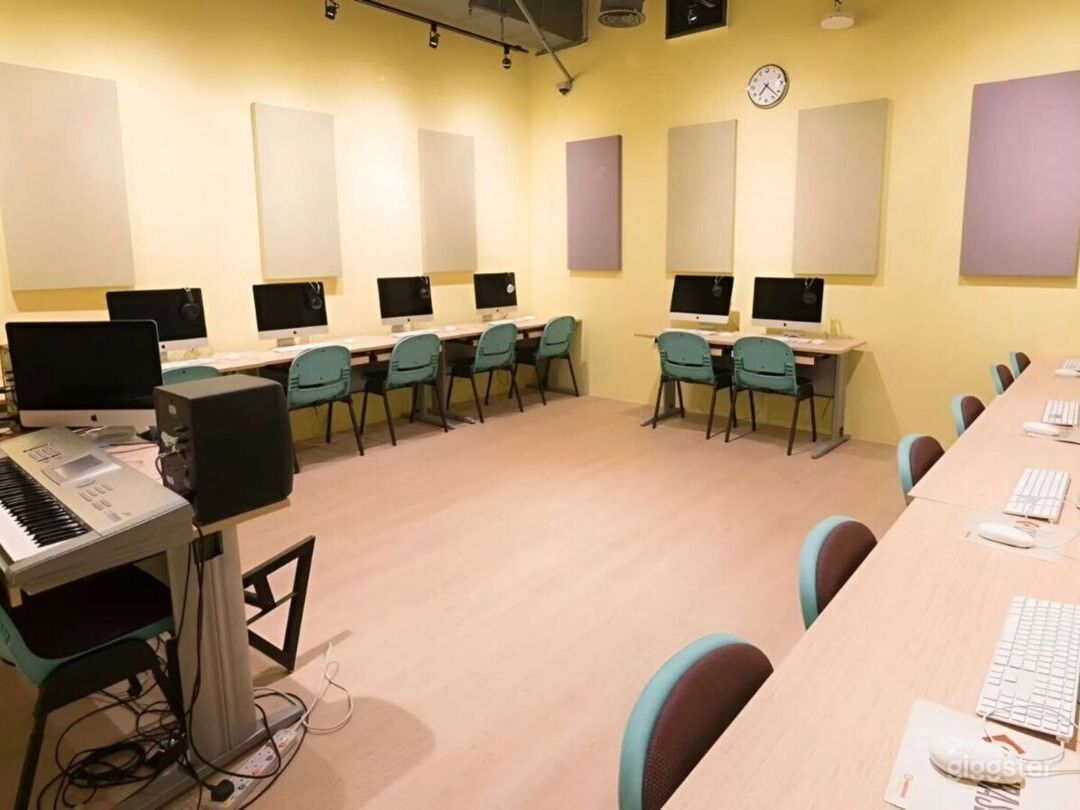 iMac Lab - Training Room | Rent this location on Giggster