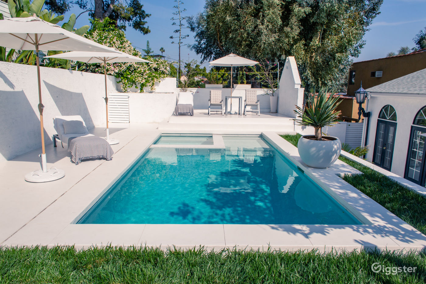 Poolside in Silver Lake | Rent this location on Giggster
