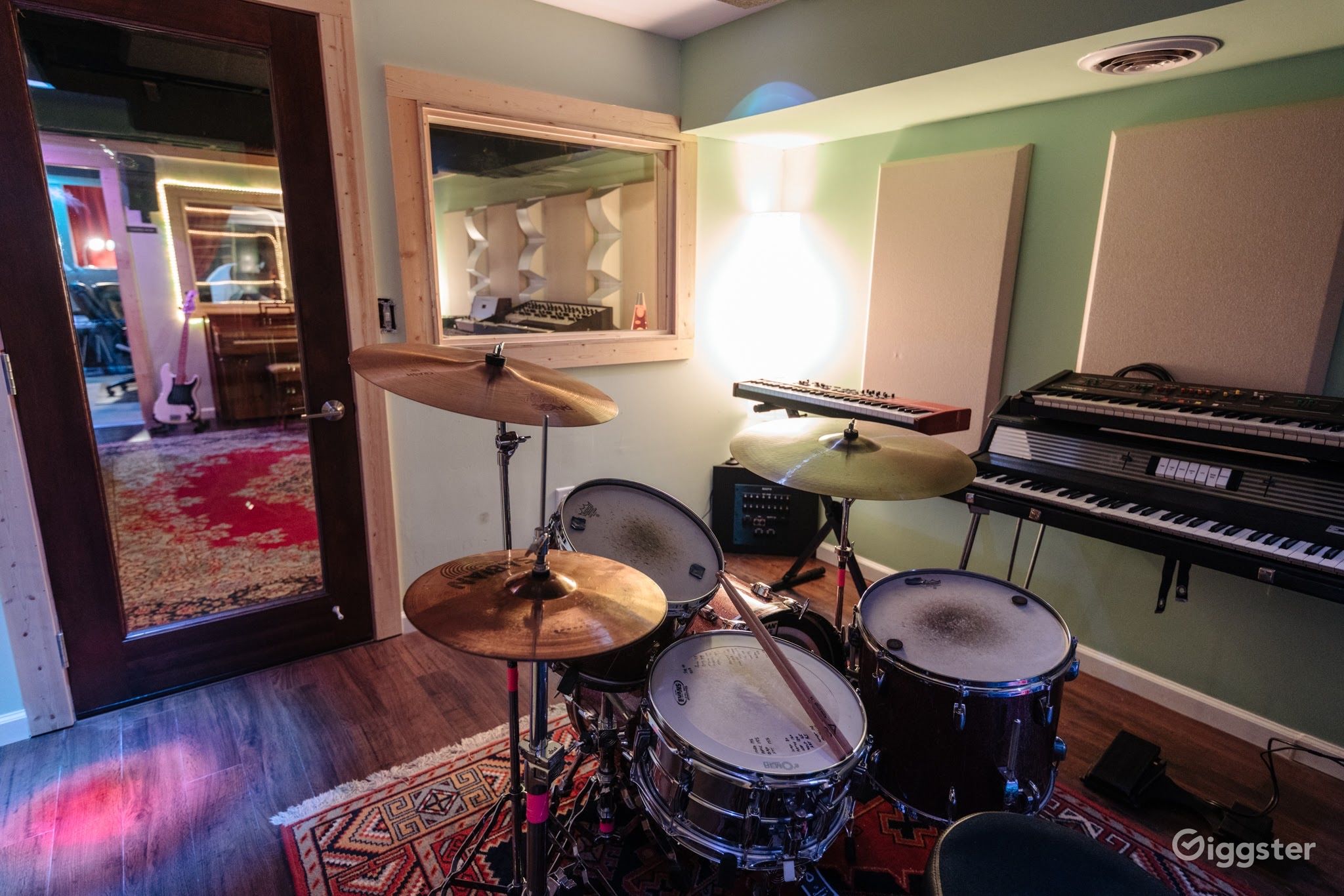Vibey Studio & Writing Space in East Nashville | Rent this location on ...