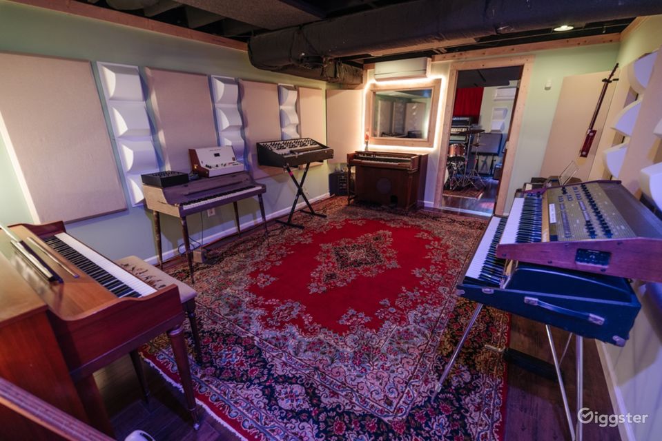 Vibey Studio & Writing Space in East Nashville | Rent this location on ...