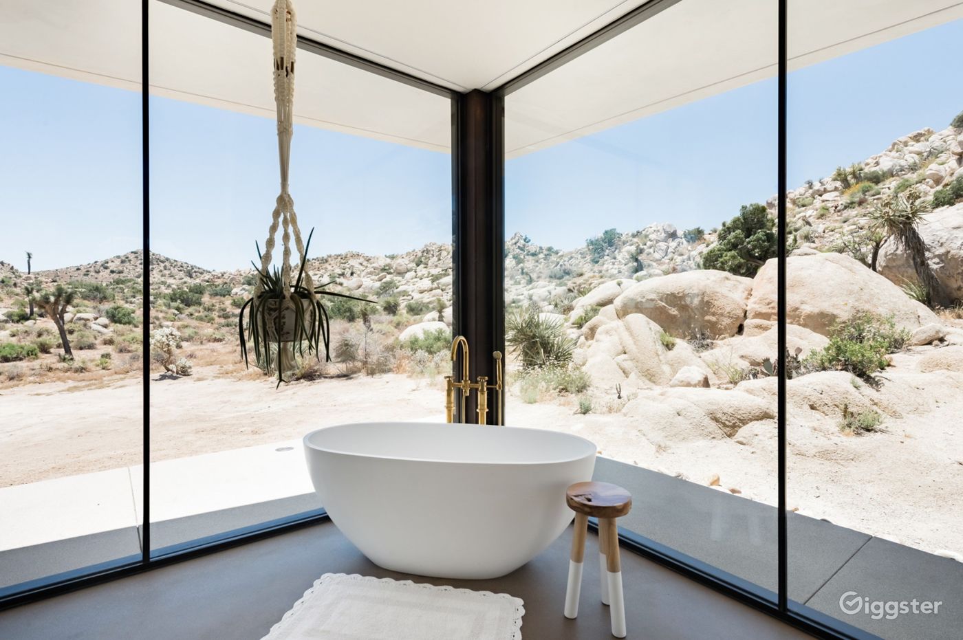 All Glass Villa in Joshua Tree | Rent this location on Giggster