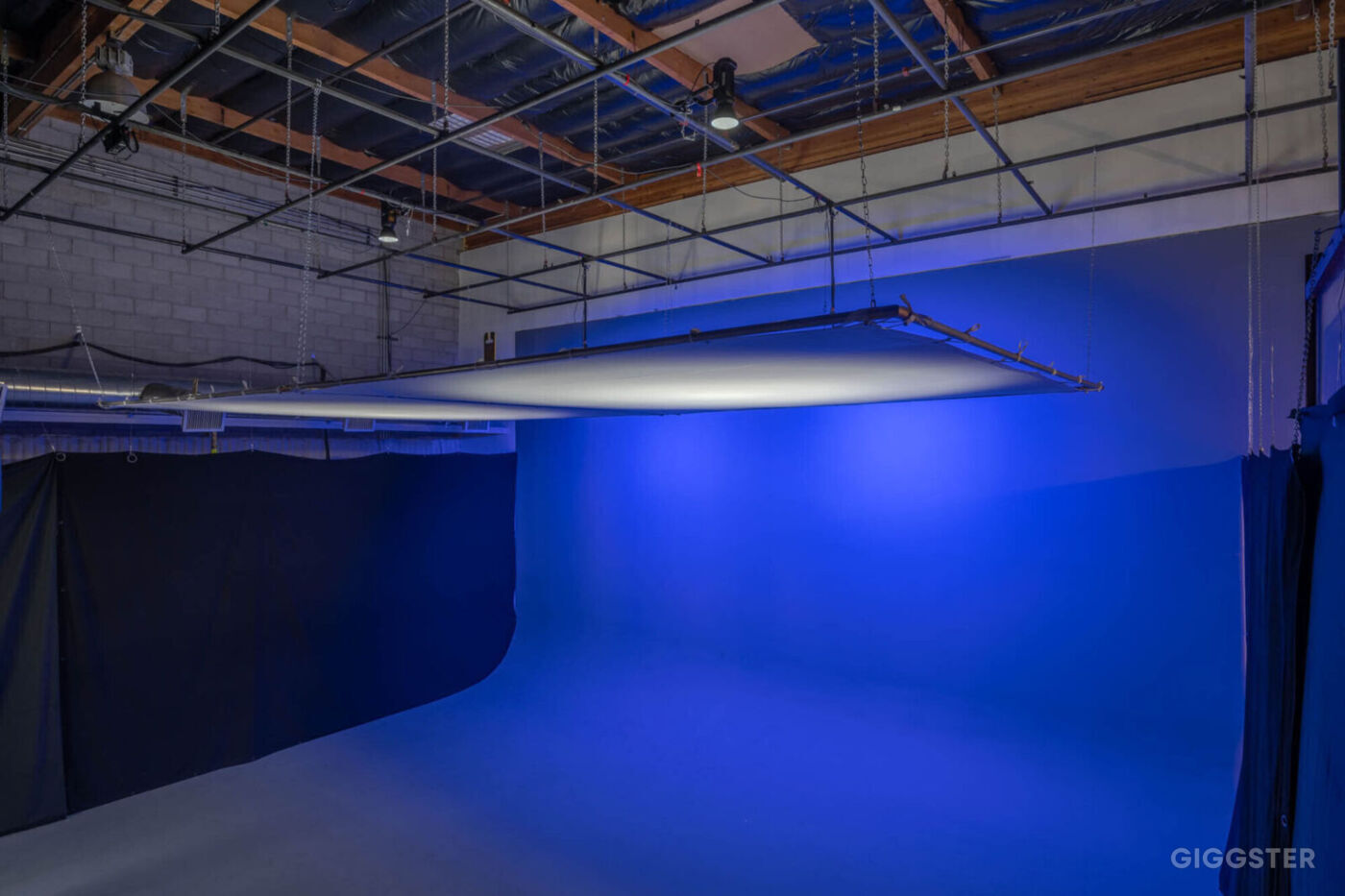 CYC Wall for Photoshoots, Filming, Live Events | Rent this location on ...