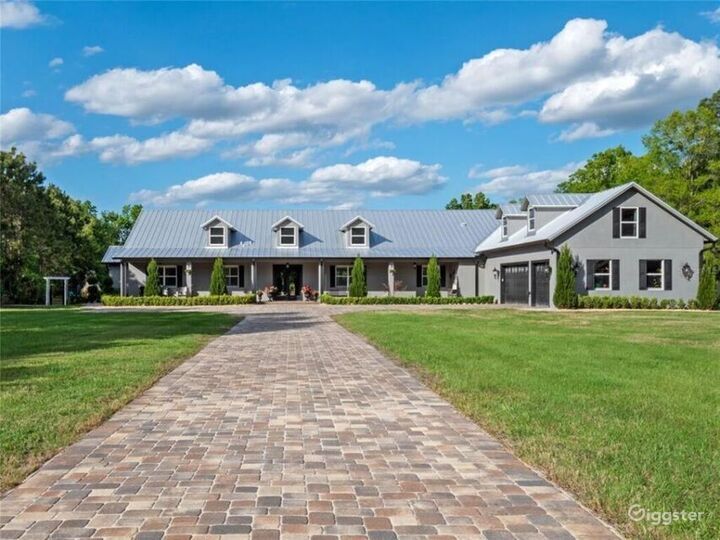 5/6 Modern Farmhouse on 5 acres with guesthouse | Rent this location on ...