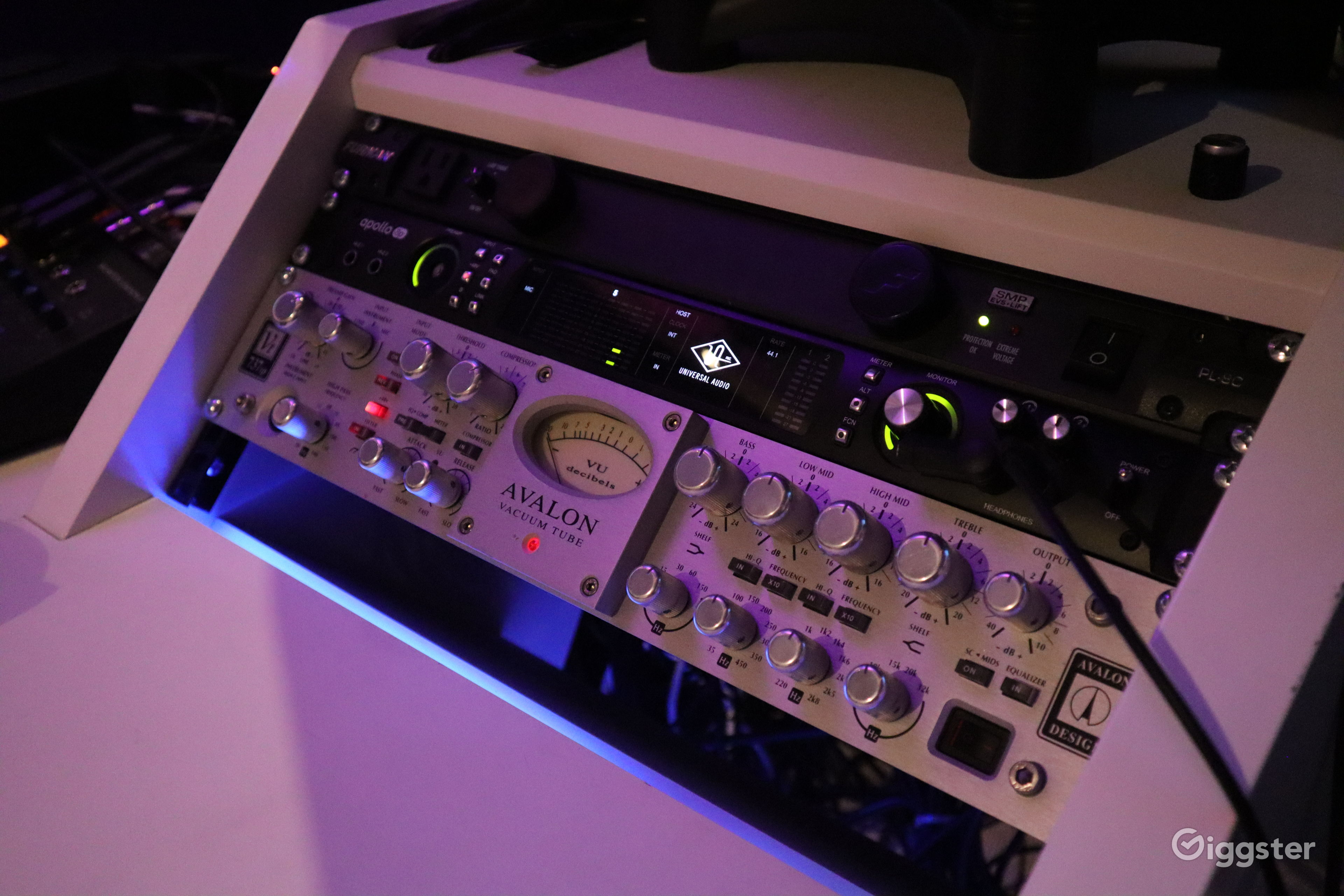 MUSIC RECORDING STUDIO - "The Spaceship" | Rent this location on Giggster