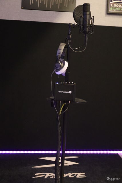 MUSIC RECORDING STUDIO - "The Spaceship" | Rent this location on Giggster