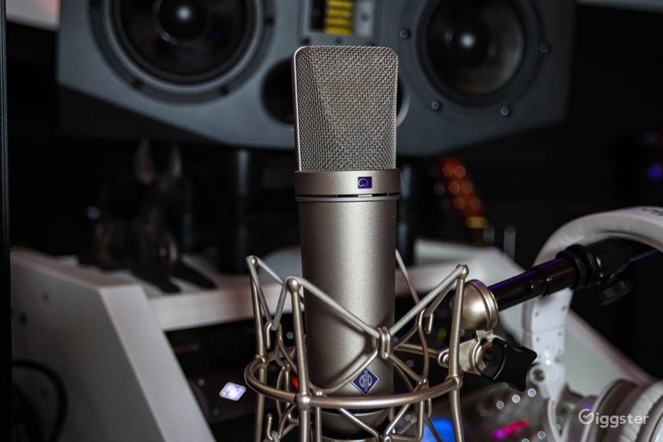 MUSIC RECORDING STUDIO - "The Spaceship" | Rent this location on Giggster