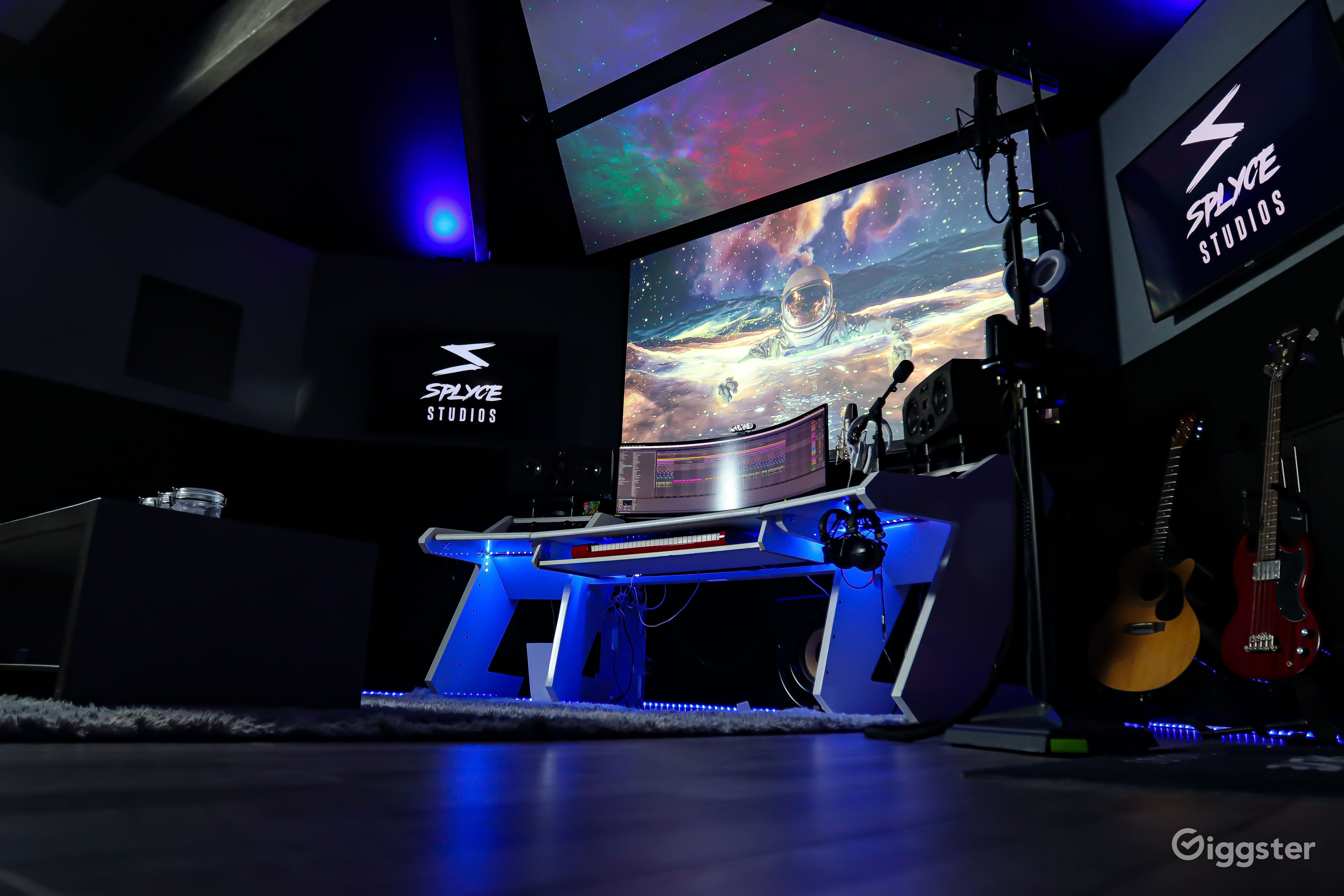 MUSIC RECORDING STUDIO - "The Spaceship" | Rent this location on Giggster