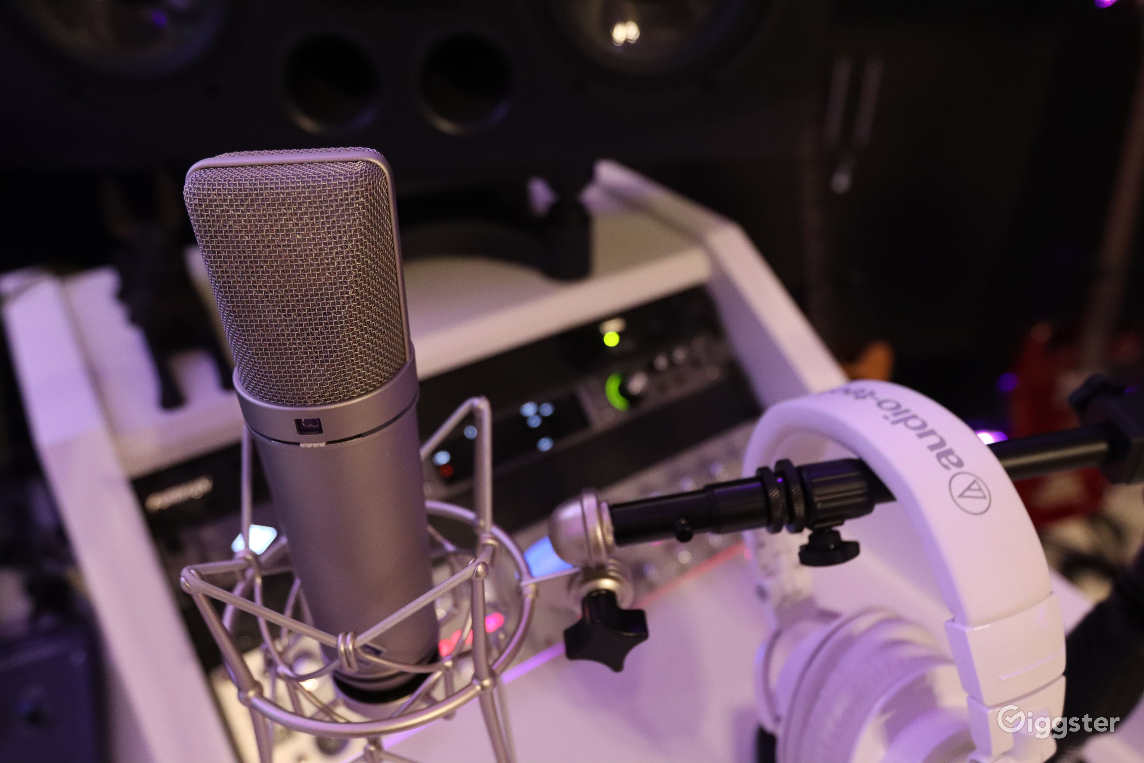 MUSIC RECORDING STUDIO - "The Spaceship" | Rent this location on Giggster