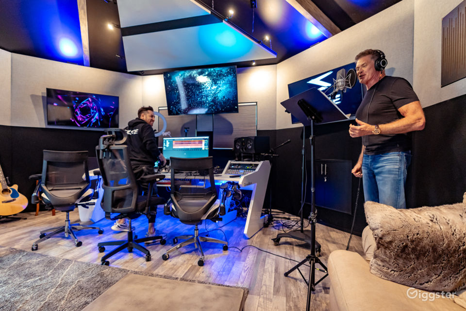 MUSIC RECORDING STUDIO - "The Spaceship" | Rent this location on Giggster