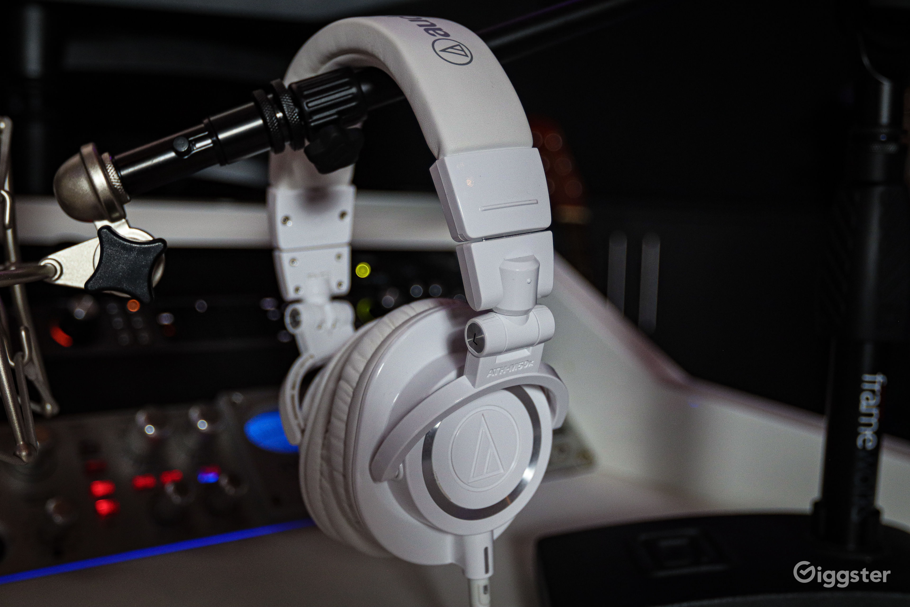 MUSIC RECORDING STUDIO - "The Spaceship" | Rent this location on Giggster