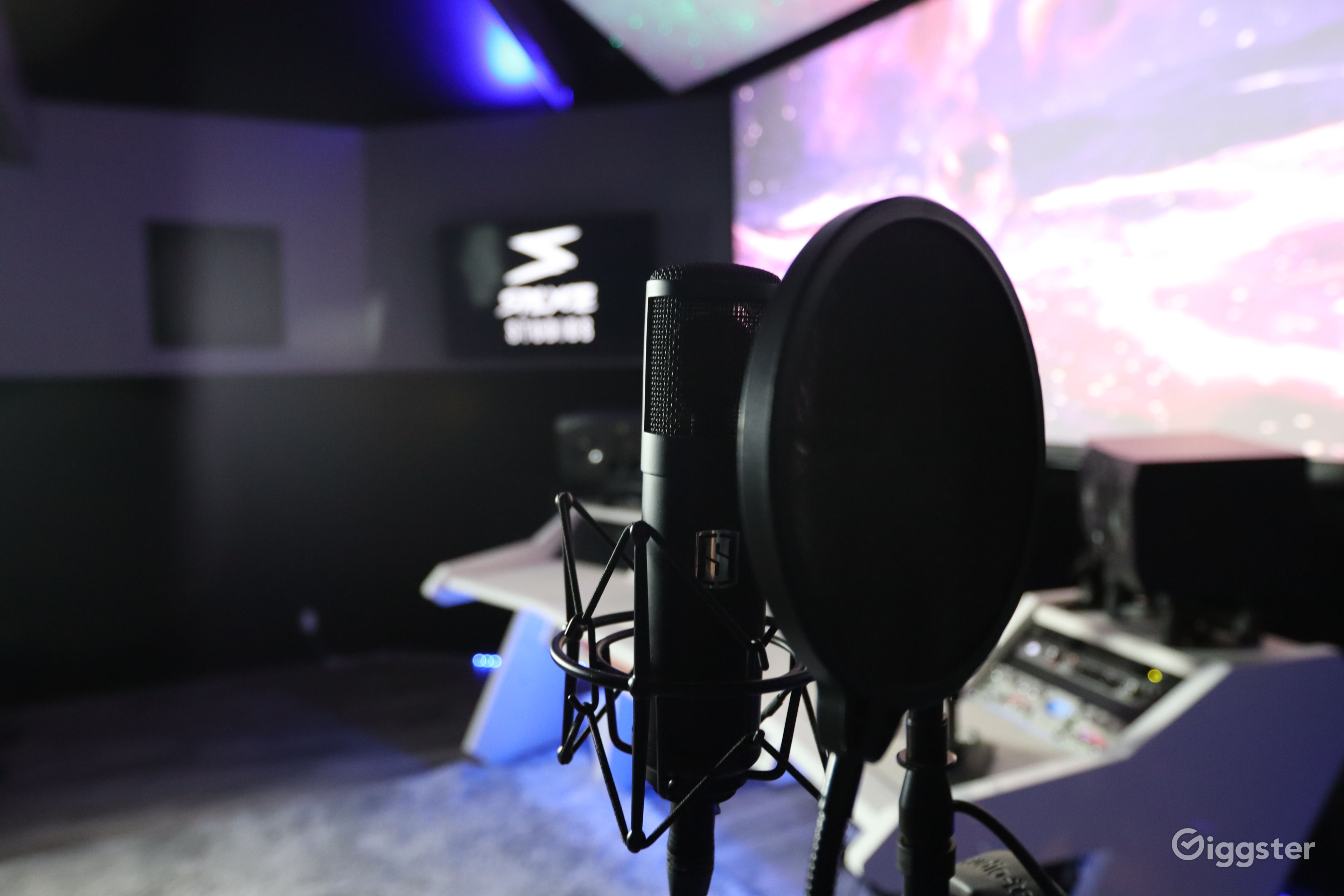 MUSIC RECORDING STUDIO - "The Spaceship" | Rent this location on Giggster