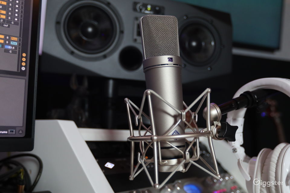 MUSIC RECORDING STUDIO - "The Spaceship" | Rent this location on Giggster