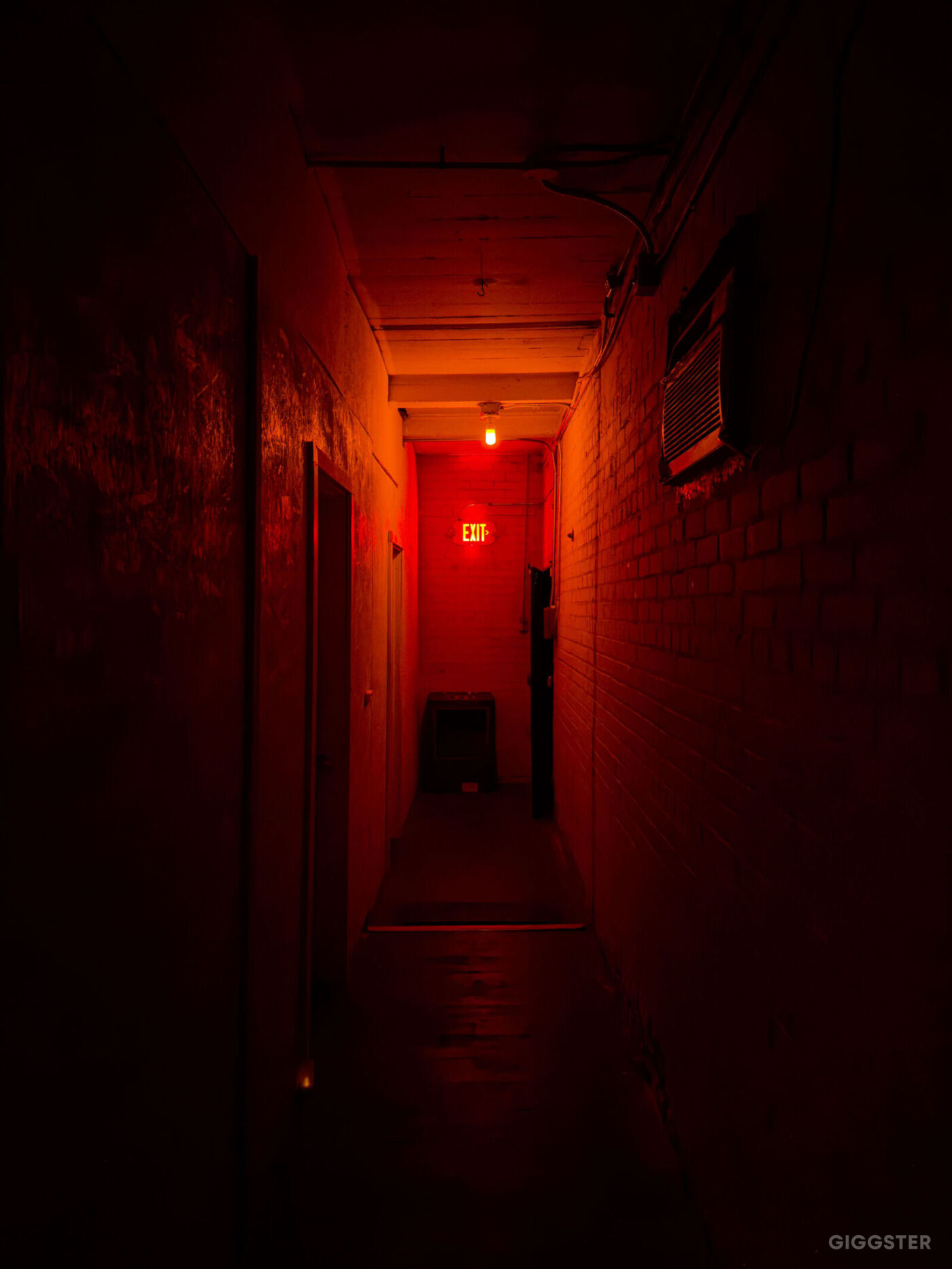 Horror Themed Rooms With Comic Book Store Front | Rent this location on ...