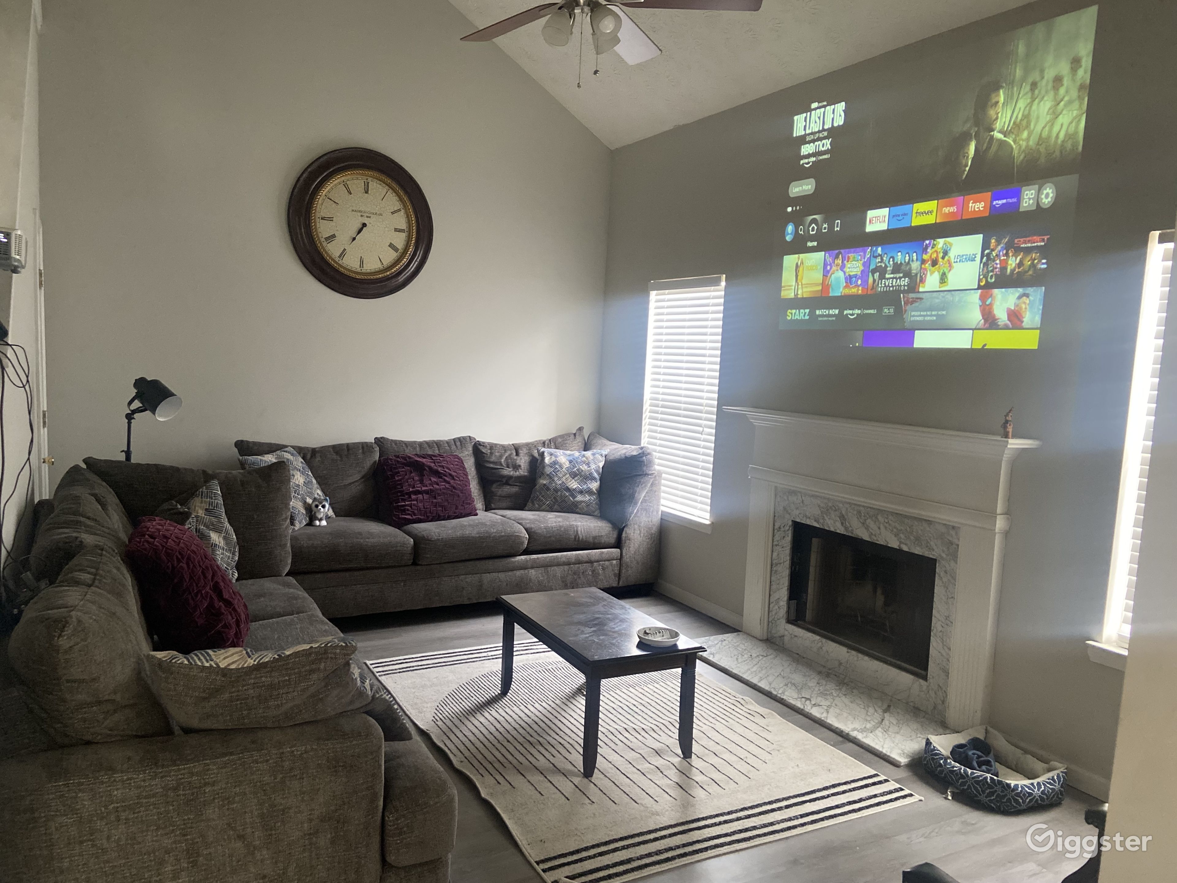 Spacious Penthouse w High Ceiling | Rent this location on Giggster