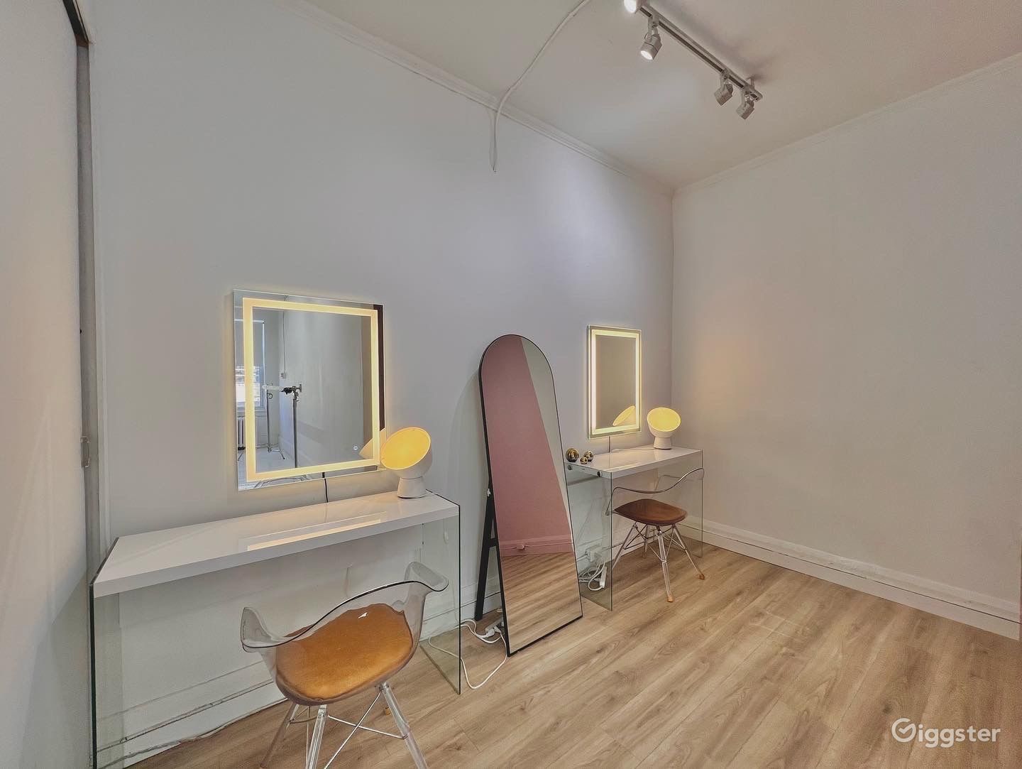 Multi-set Production Studio - Downtown Toronto | Rent this location on ...