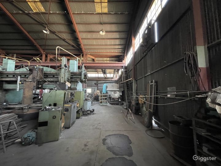 Massive Metal Shop Warehouse with Heavy Machinery | Rent this location ...