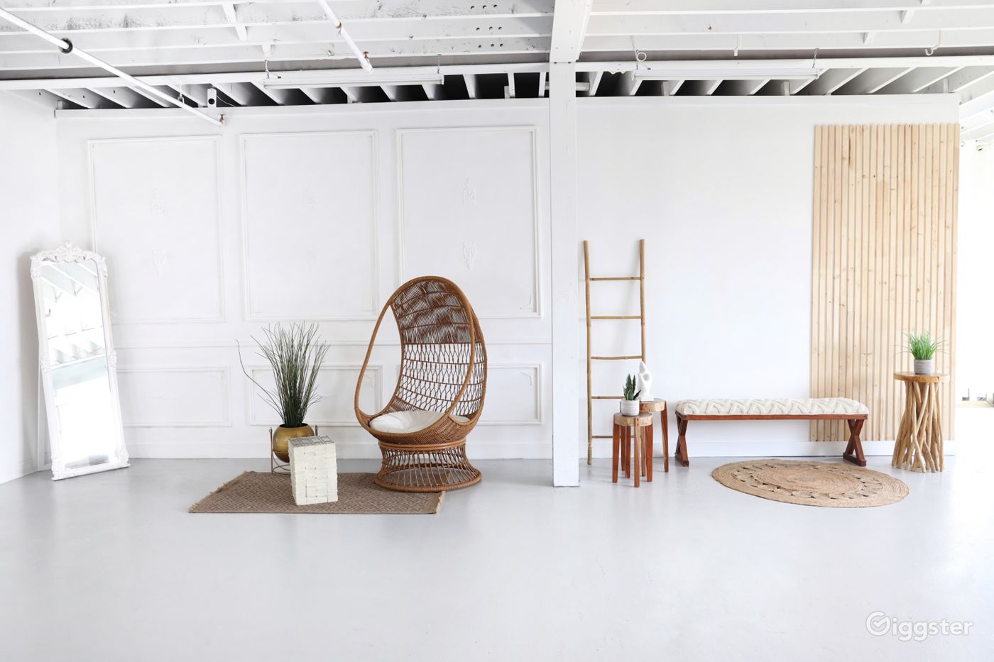 Bright & Versatile Multi Use Photo Studio 1000 sf | Rent this location ...