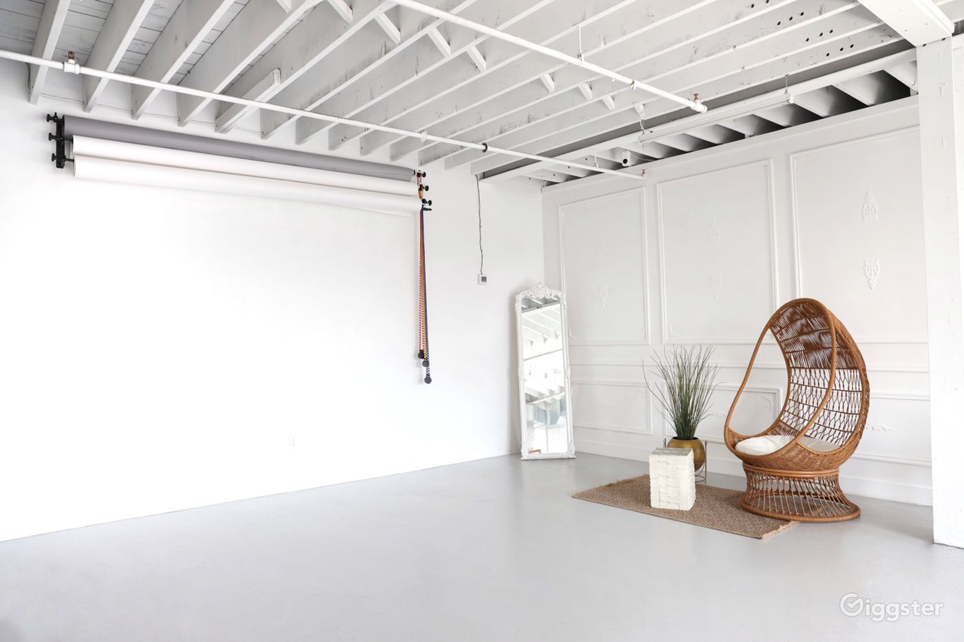 Bright & Versatile Multi Use Photo Studio 1000 sf | Rent this location ...