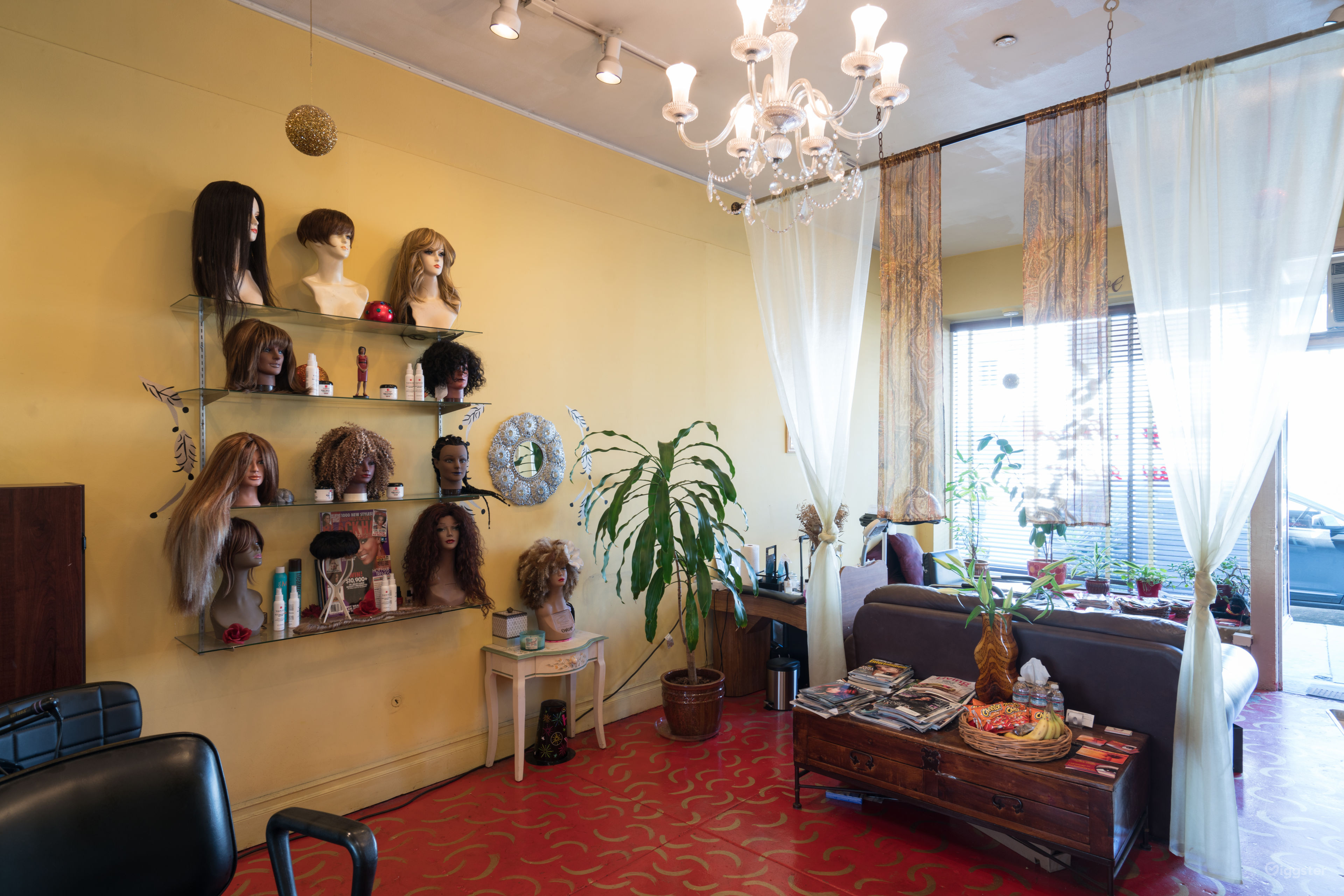 Colorful Beauty Salon | Rent this location on Giggster