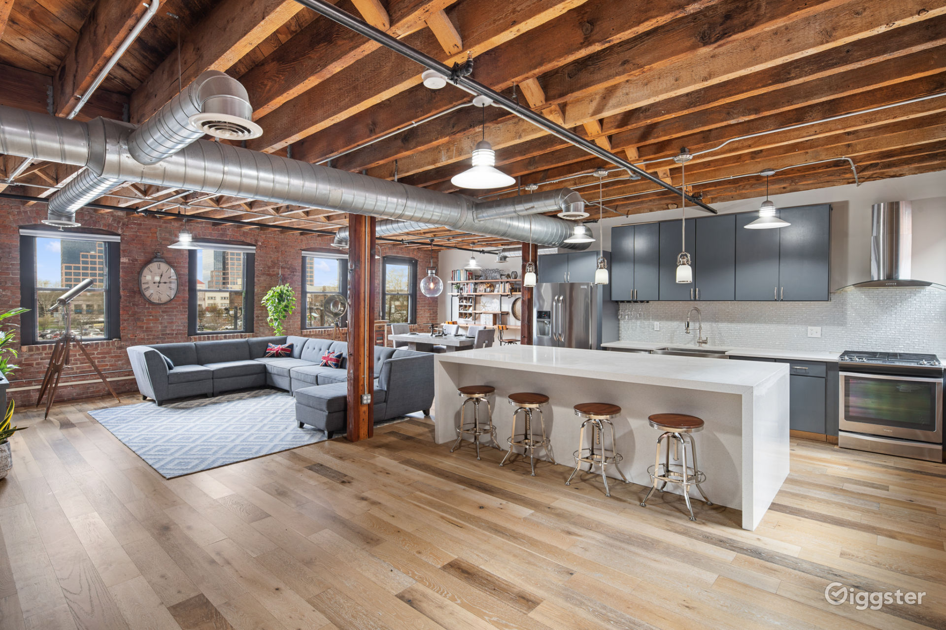 Urban Industrial Loft with Lots of Natural Light | Rent this location ...