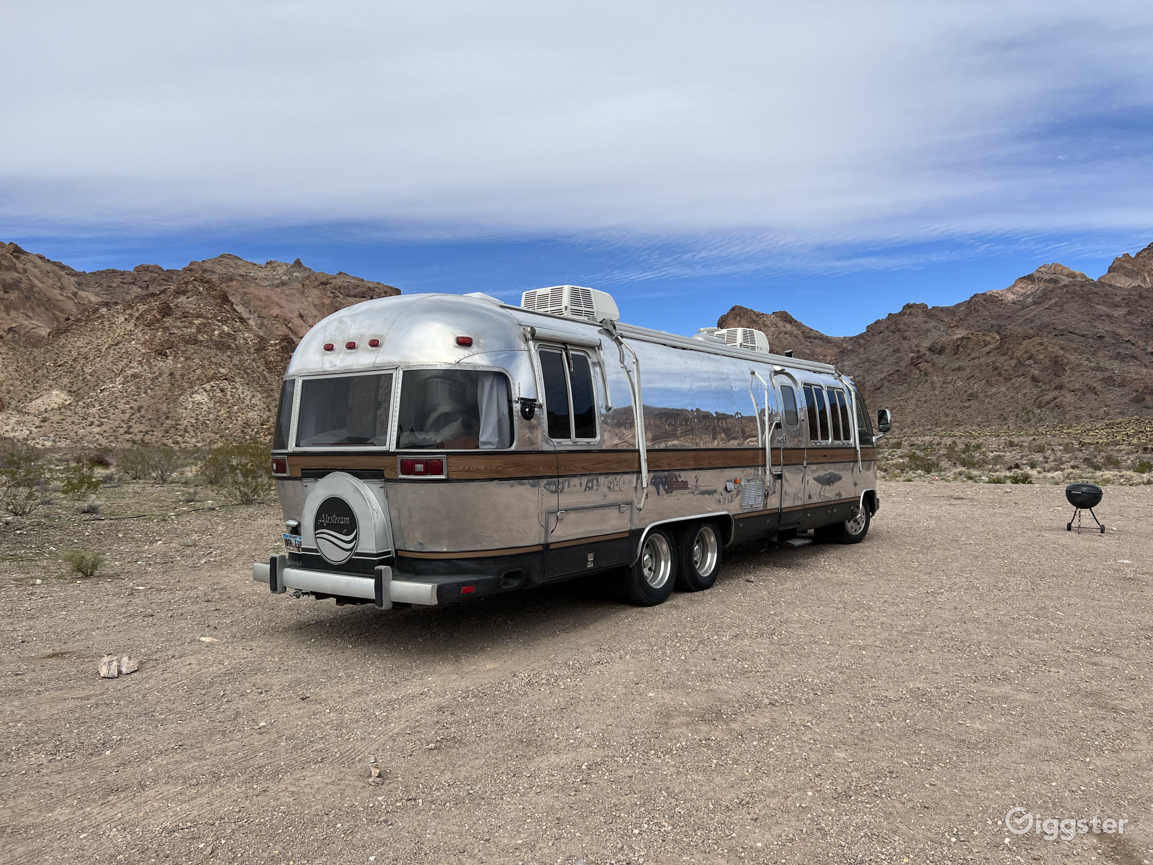 Classic Airstream Motorhome | Photo Shoots, Movie | Rent this location ...