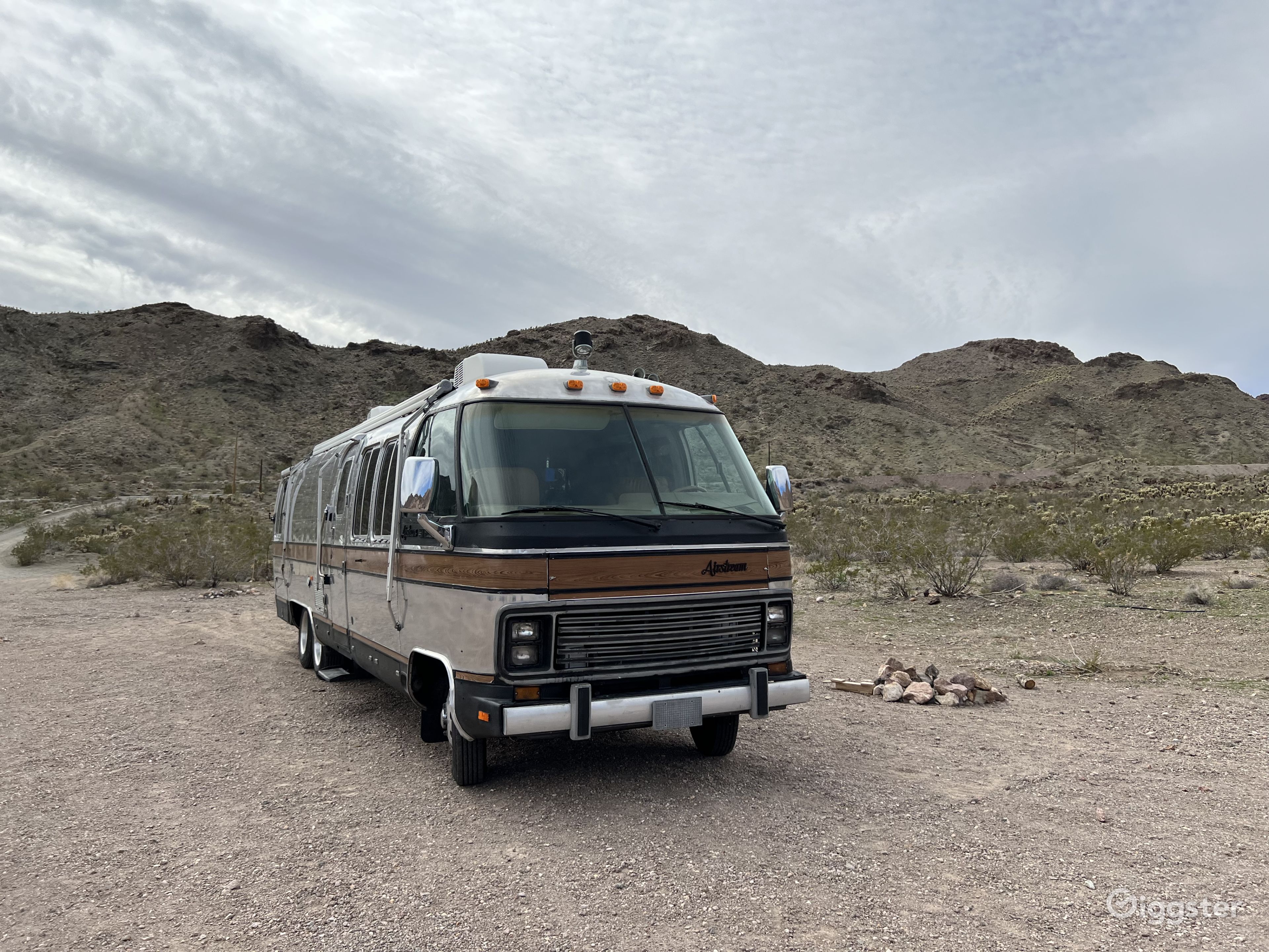 Classic Airstream Motorhome | Photo Shoots, Movie | Rent this location ...