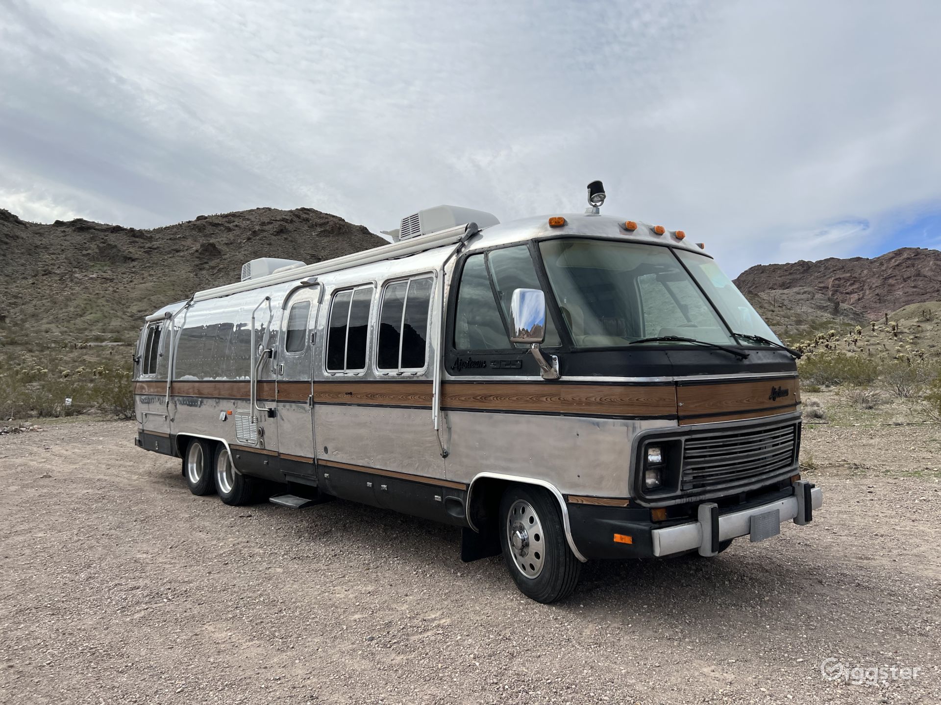 Classic Airstream Motorhome | Photo Shoots, Movie | Rent this location ...