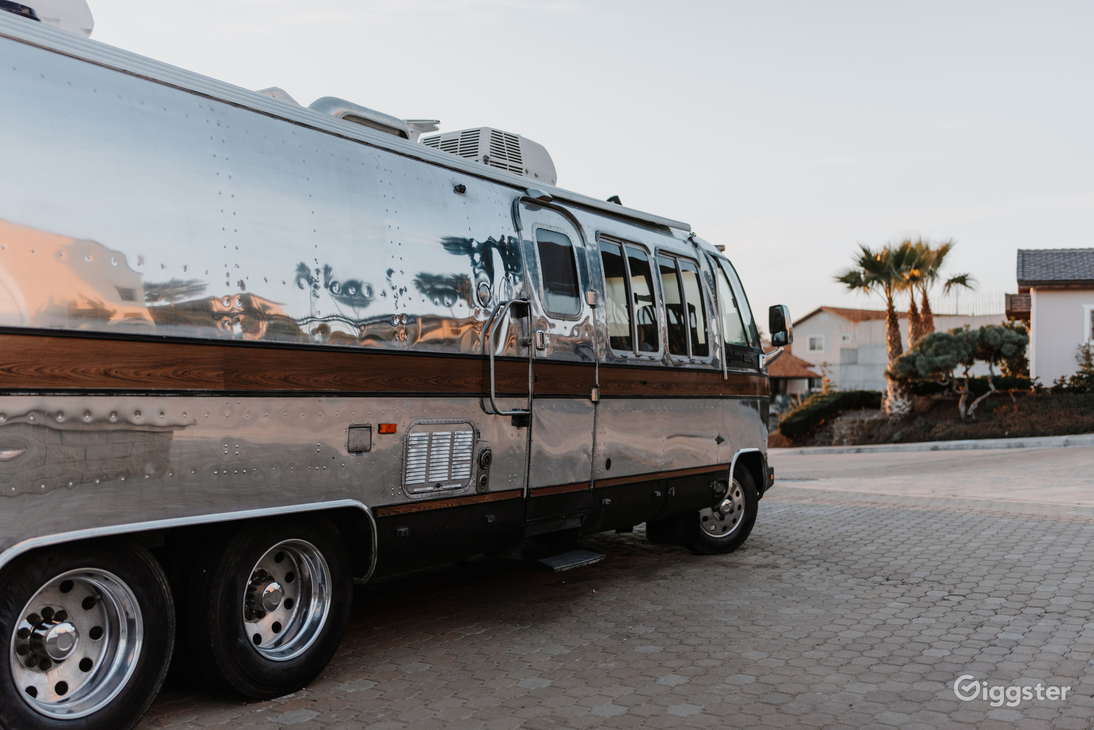 Classic Airstream Motorhome | Photo Shoots, Movie | Rent this location ...