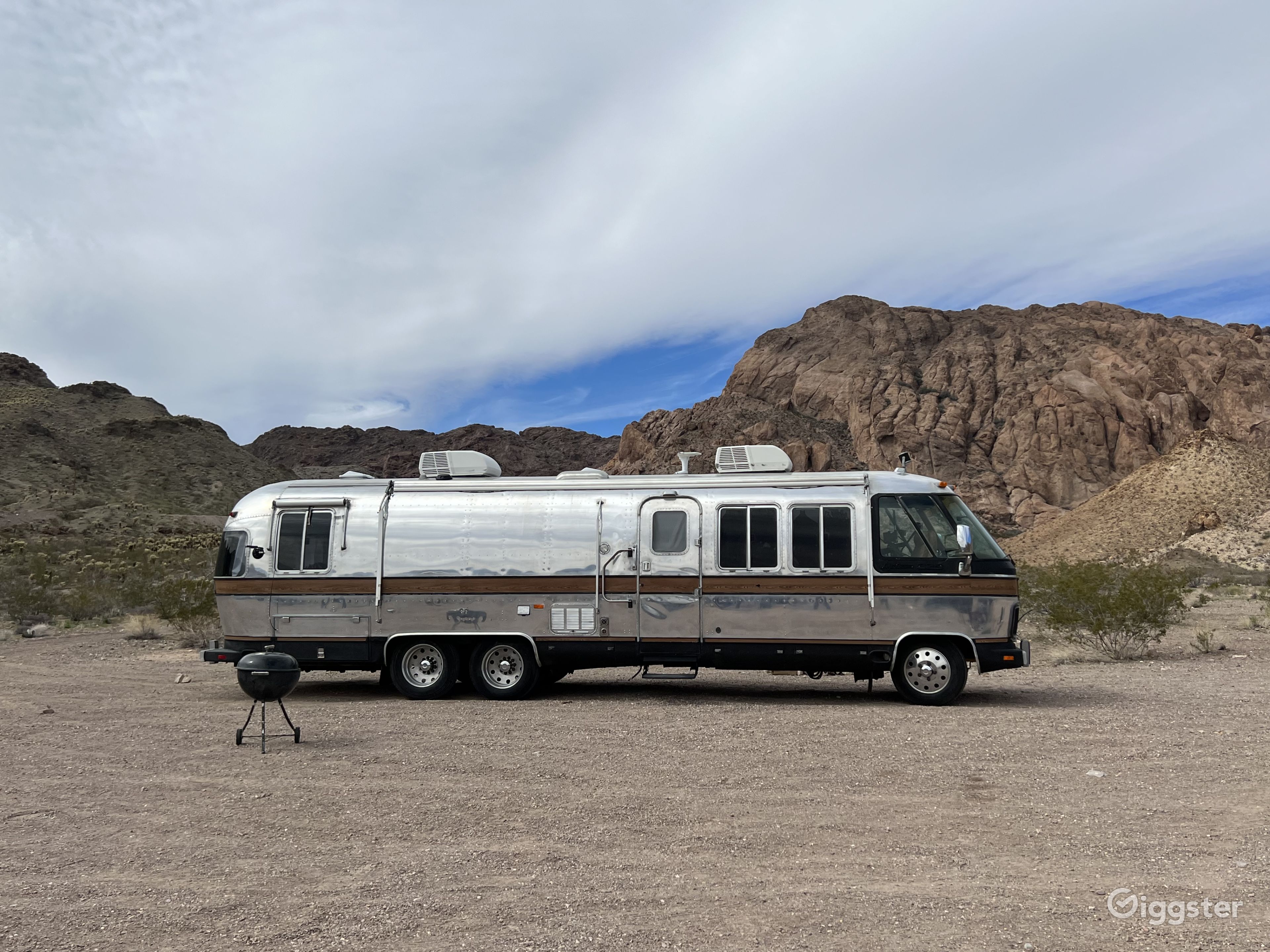 Classic Airstream Motorhome | Photo Shoots, Movie | Rent this location ...