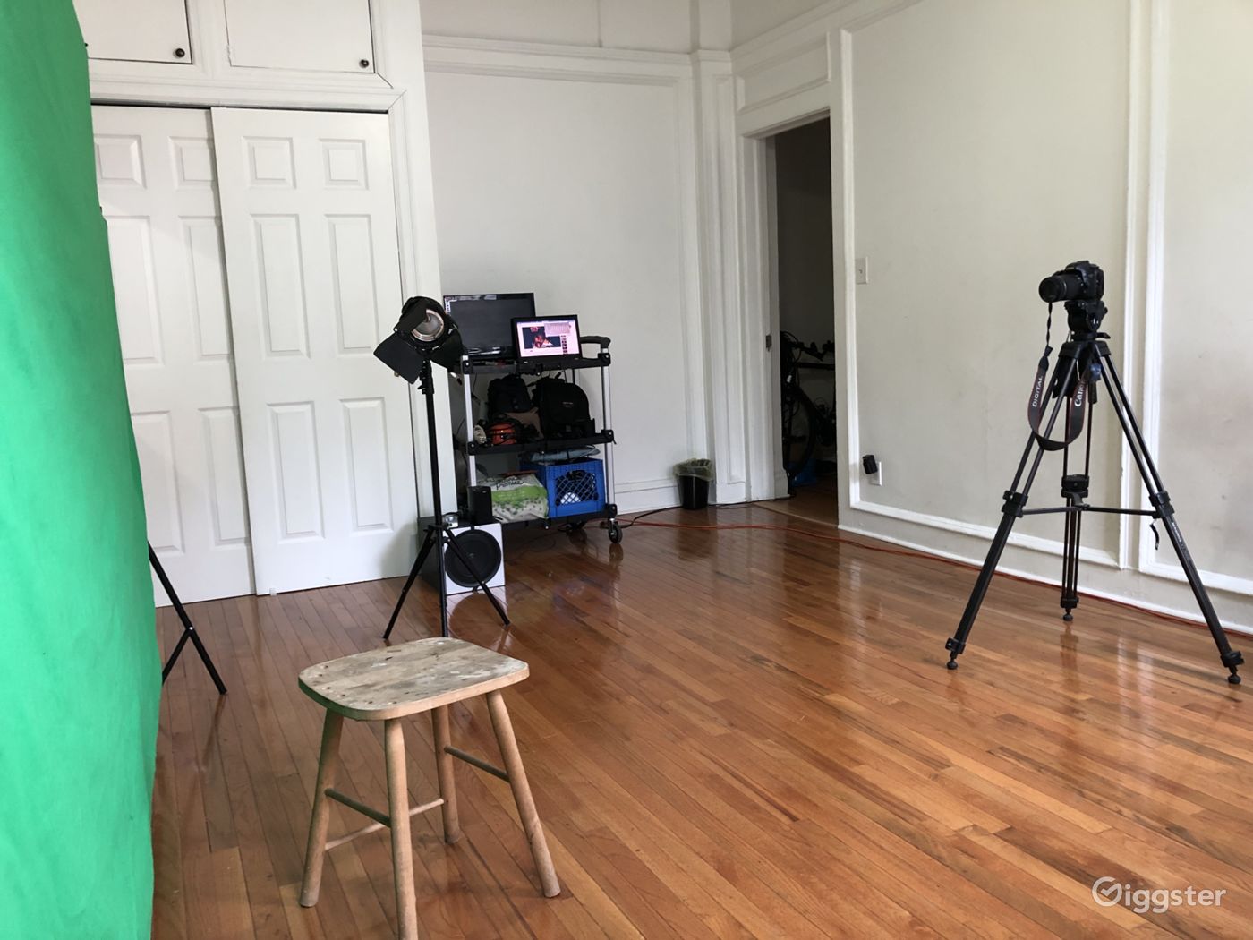 Apartment photo / green screen space | Rent this location on Giggster