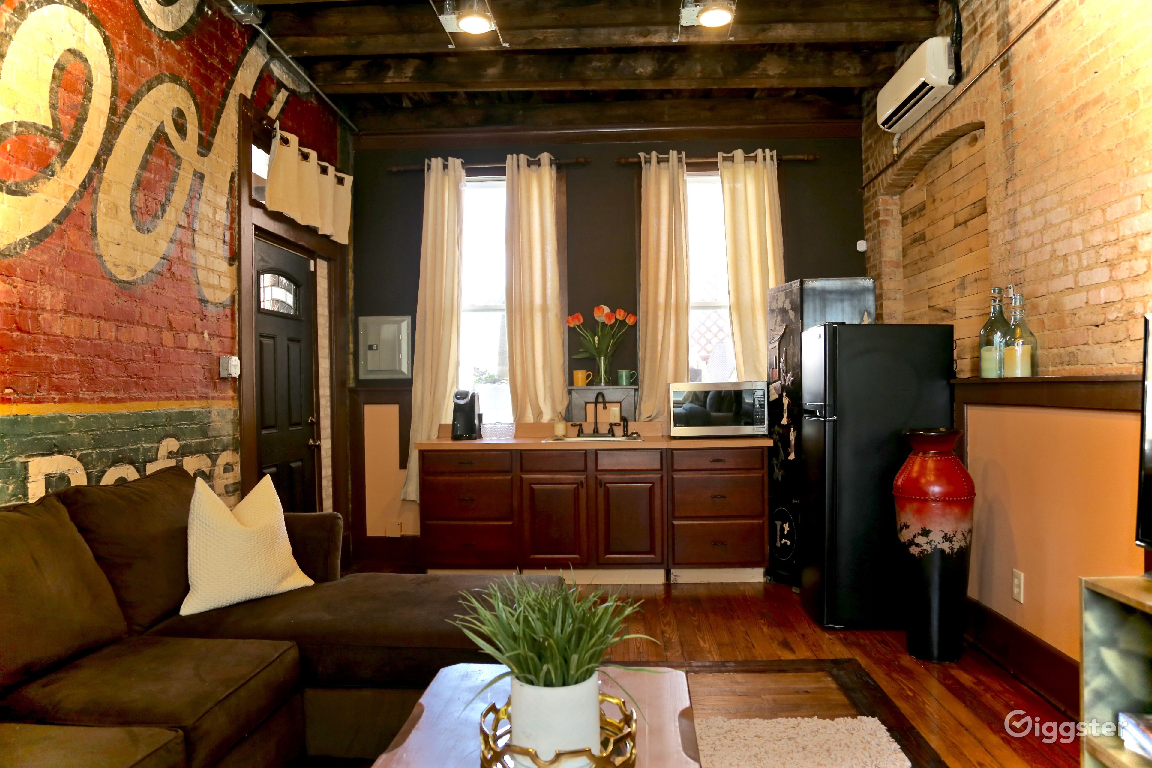 Quaint downtown loft with rooftop space | Rent this location on Giggster