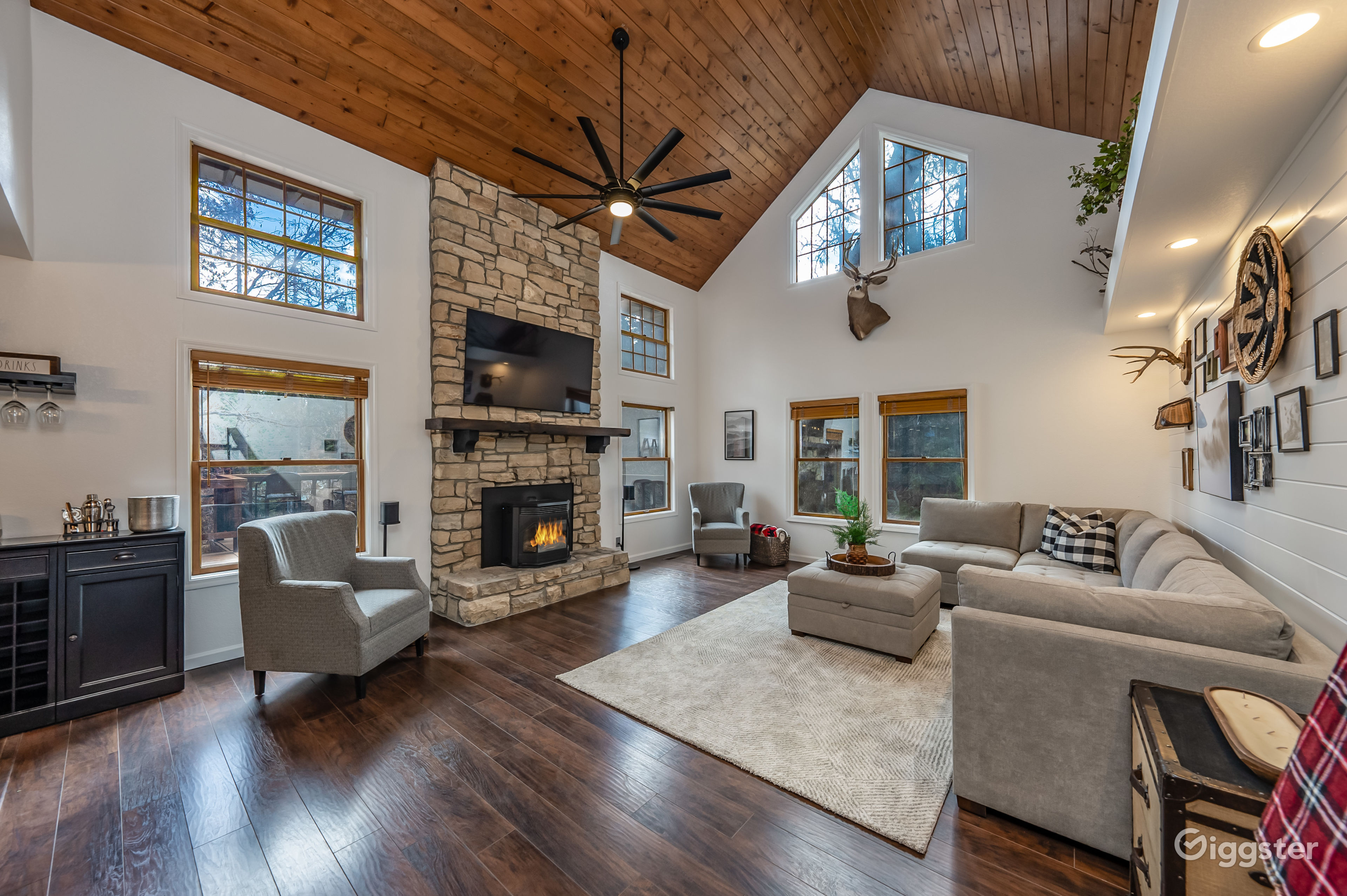 Stunning Mountain Home in Crystal Creek | Rent this location on Giggster