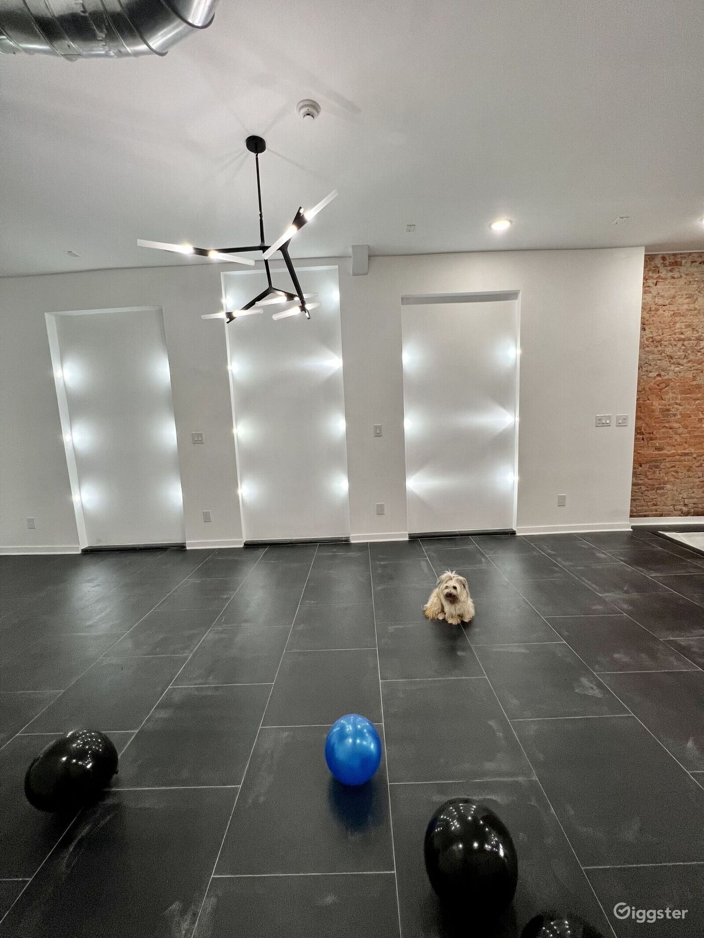 Intimate Creative/ Event/ Meeting Space | Rent this location on Giggster