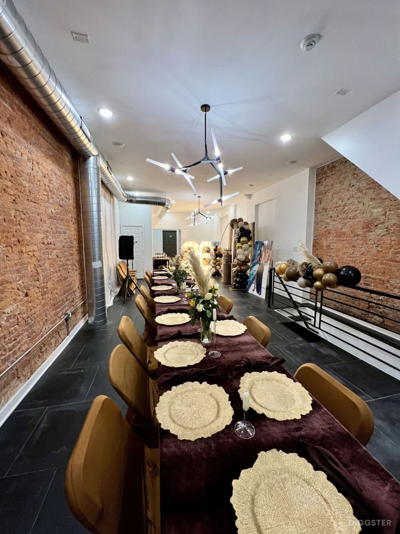 Intimate Creative/ Event/ Meeting Space | Rent this location on Giggster