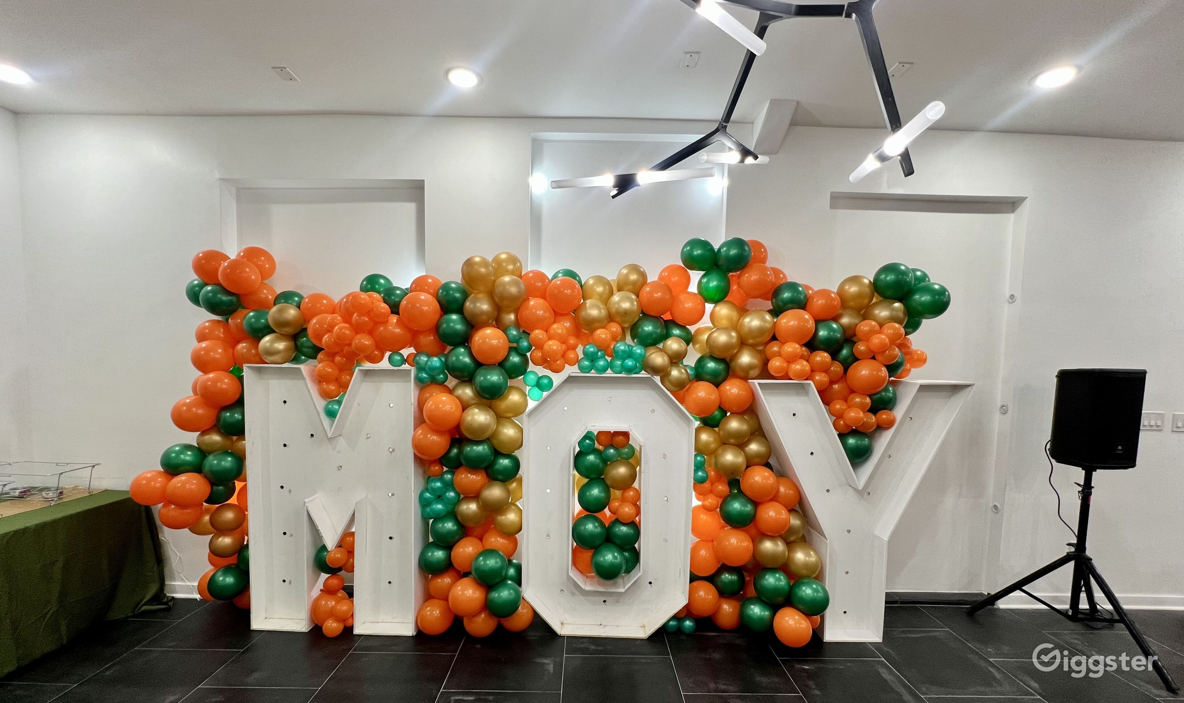 Intimate Creative/ Event/ Meeting Space | Rent this location on Giggster