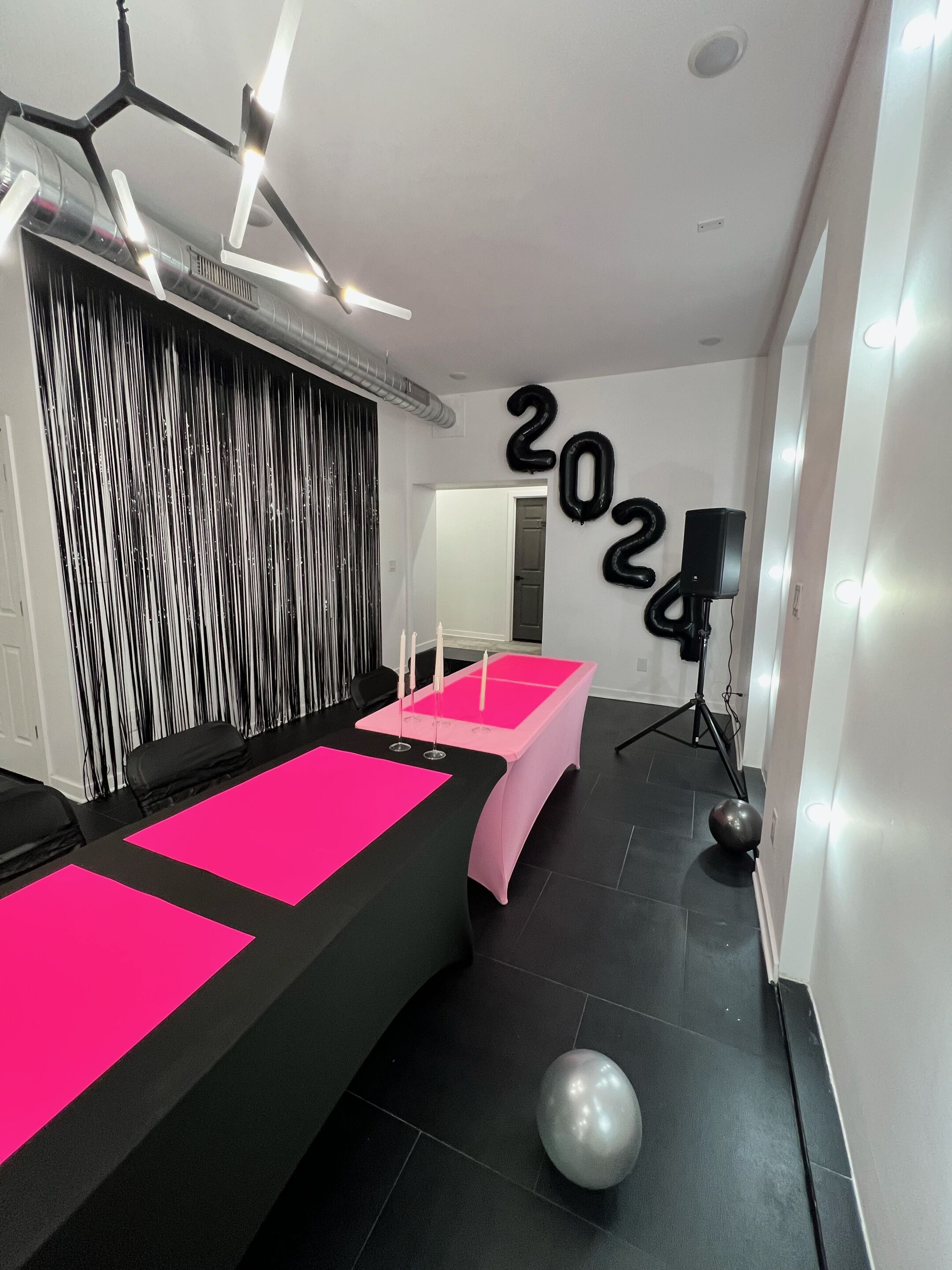 Intimate Creative/ Event/ Meeting Space | Rent this location on Giggster