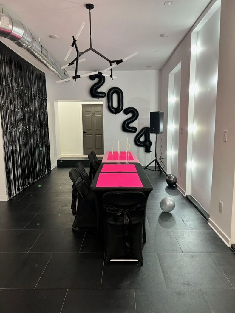 Intimate Creative/ Event/ Meeting Space | Rent this location on Giggster