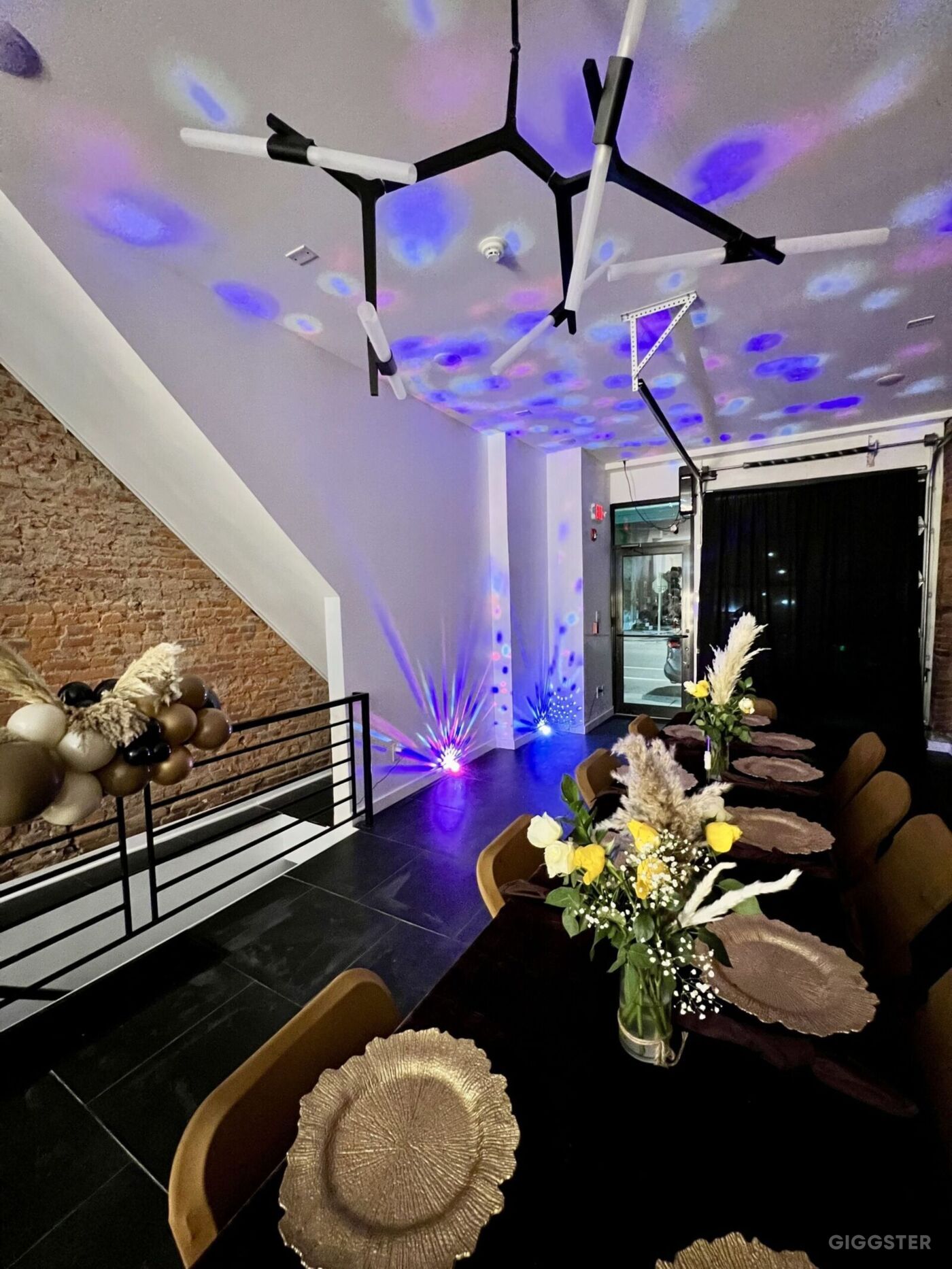 Intimate Creative/ Event/ Meeting Space | Rent this location on Giggster