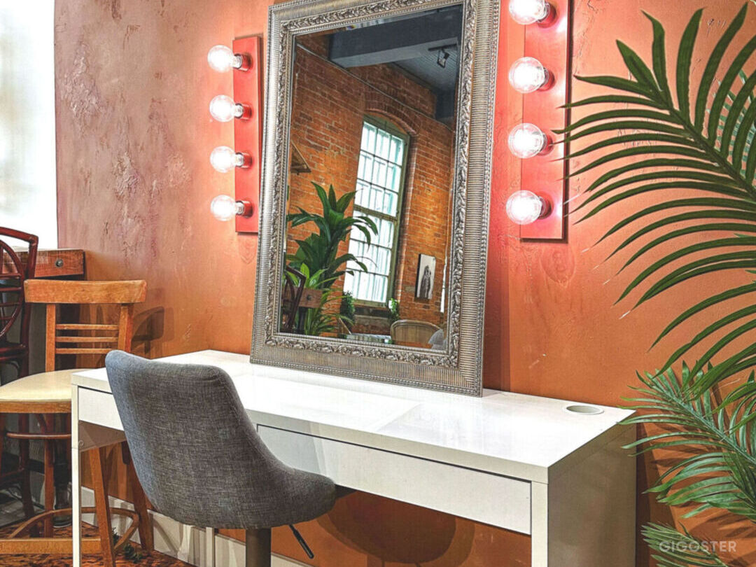 Stylish studio with multiple booths | Rent this location on Giggster