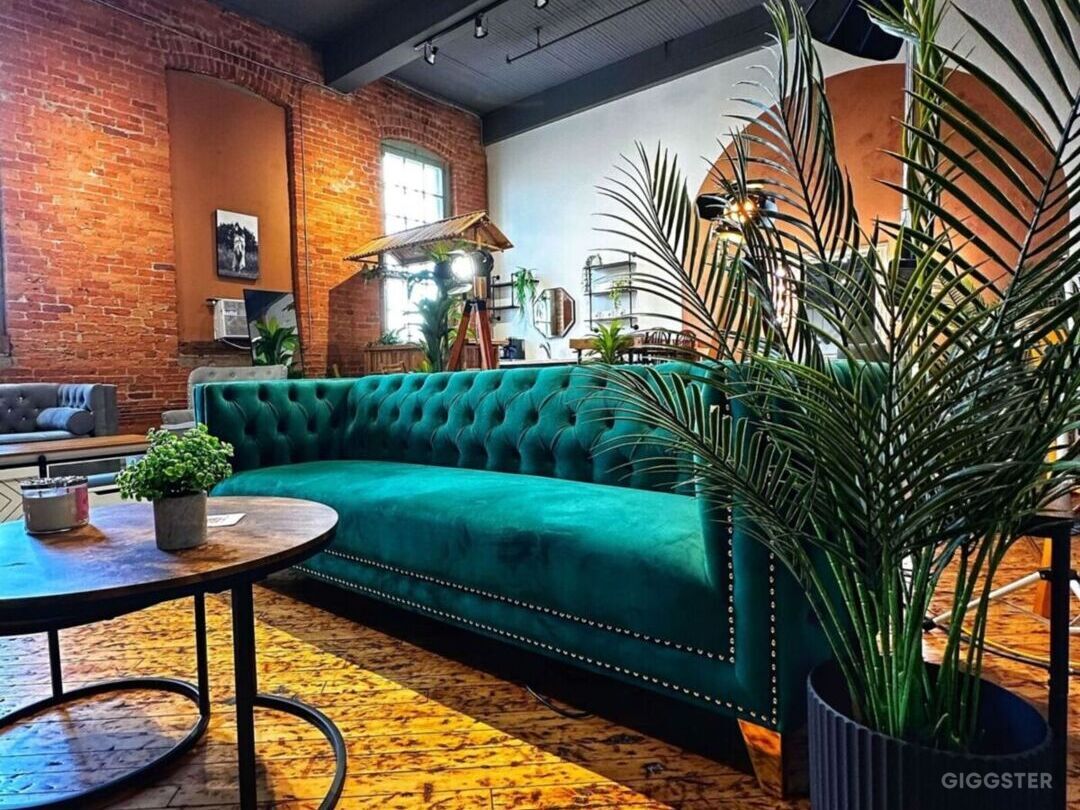 Stylish studio with multiple booths | Rent this location on Giggster