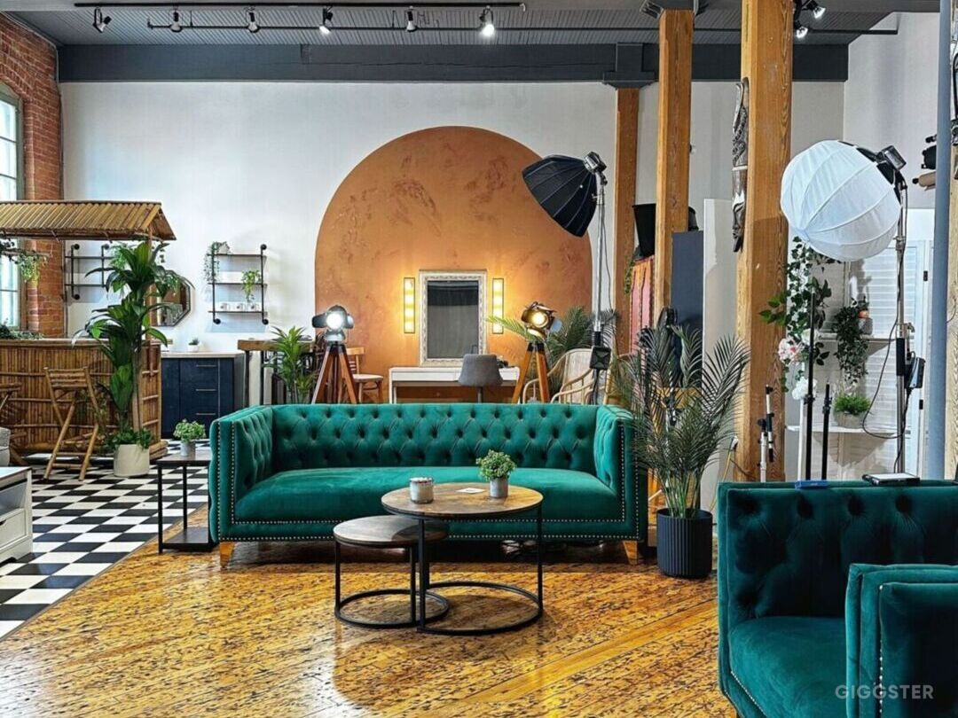Stylish studio with multiple booths | Rent this location on Giggster
