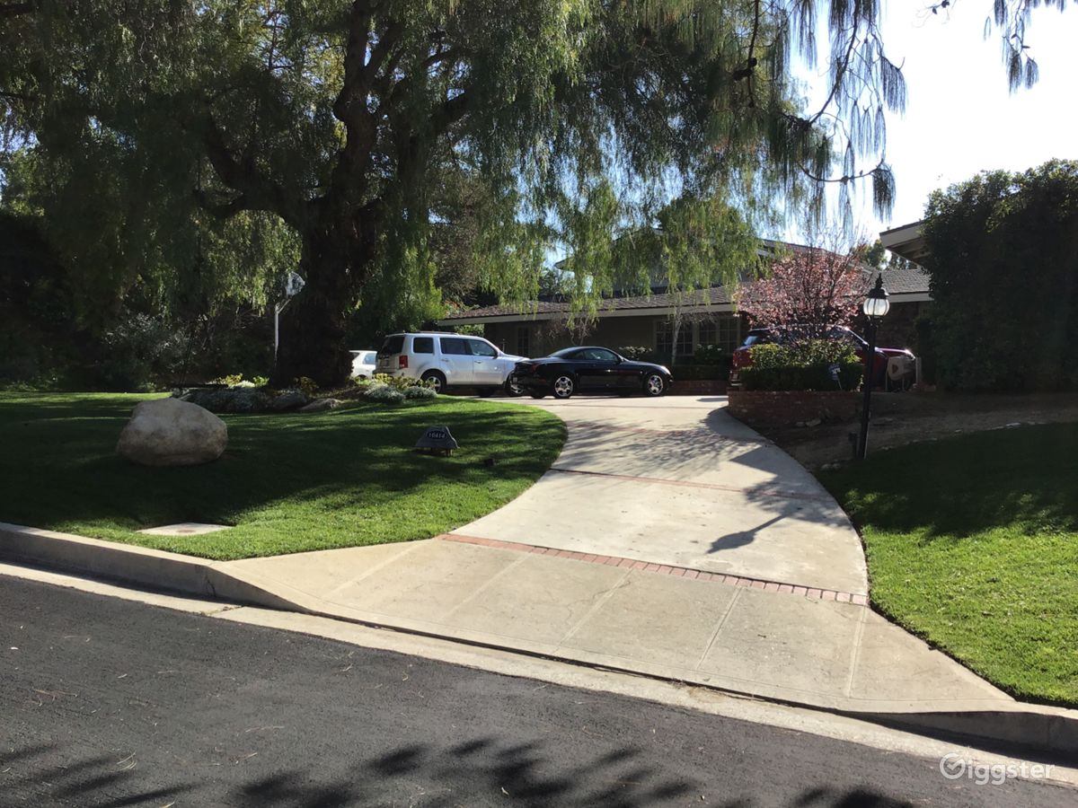 Ranch style home with large circular driveway | Rent this location on ...