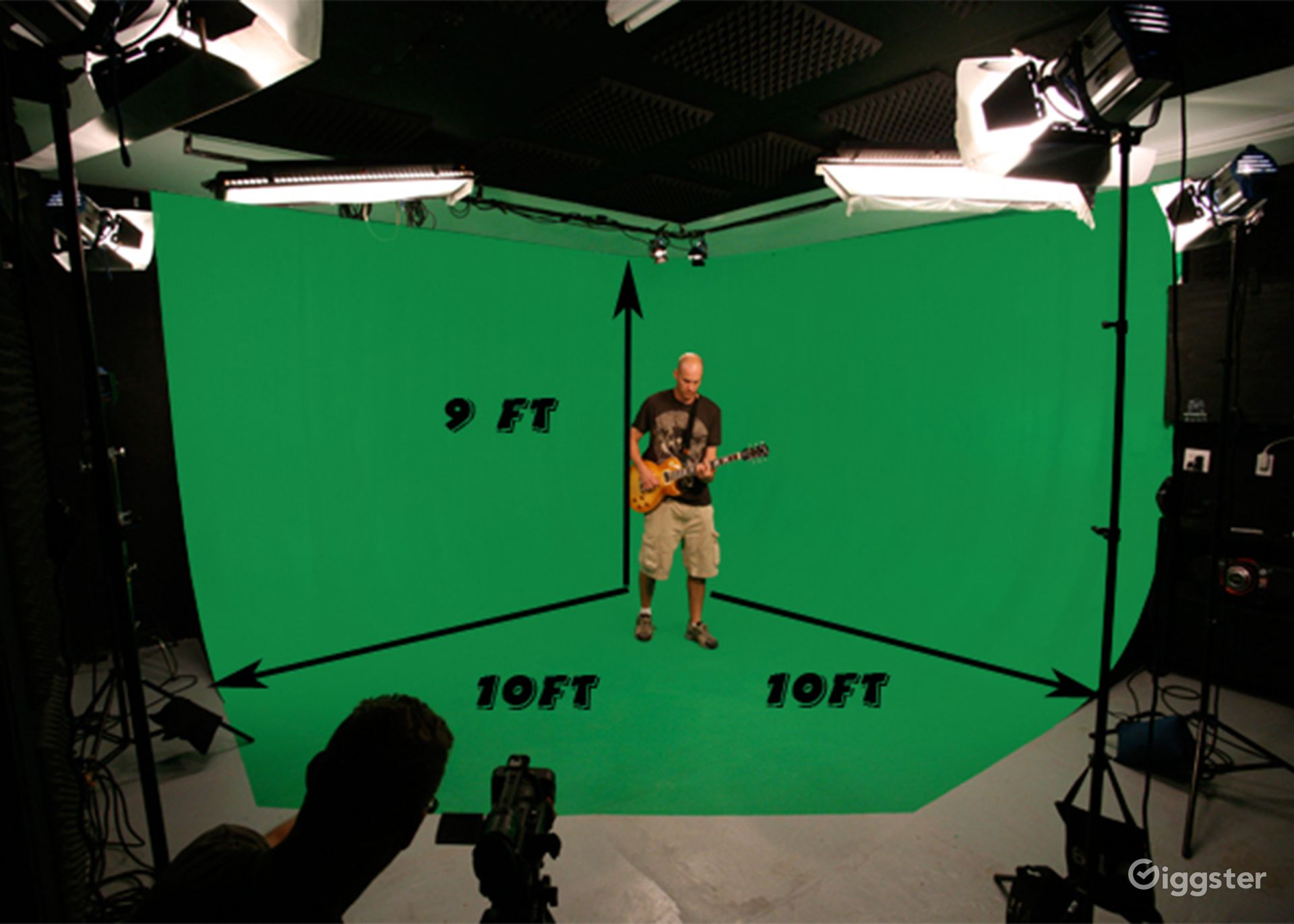 Pre Lit Green Screen Shooting Space | Rent this location on Giggster