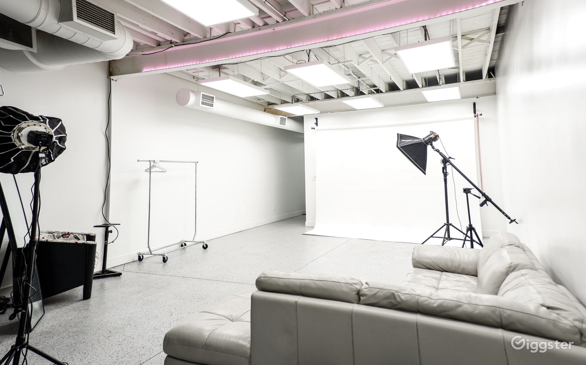 Bright Open Creative Studio Space | Rent this location on Giggster