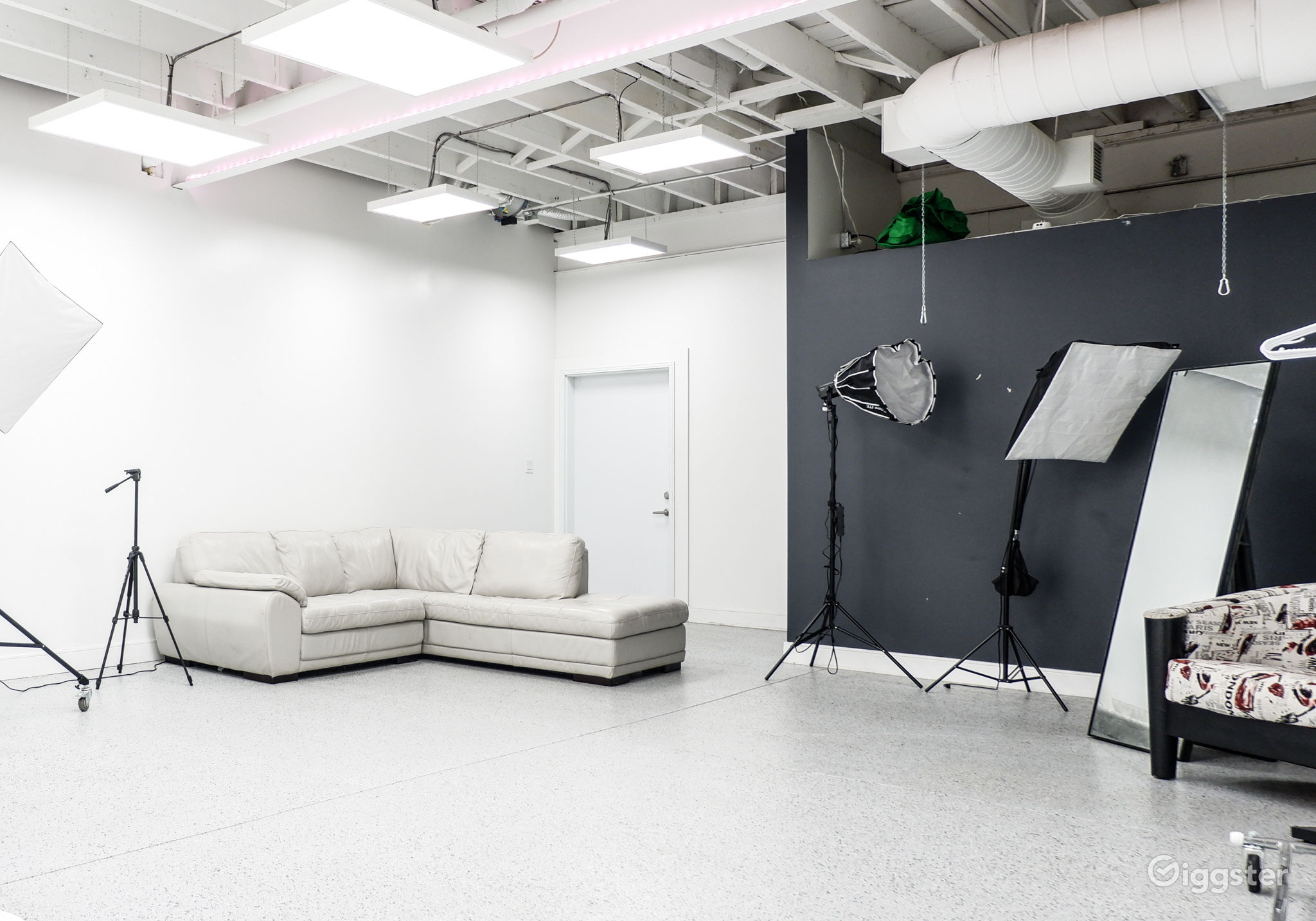 Bright Open Creative Studio Space | Rent this location on Giggster